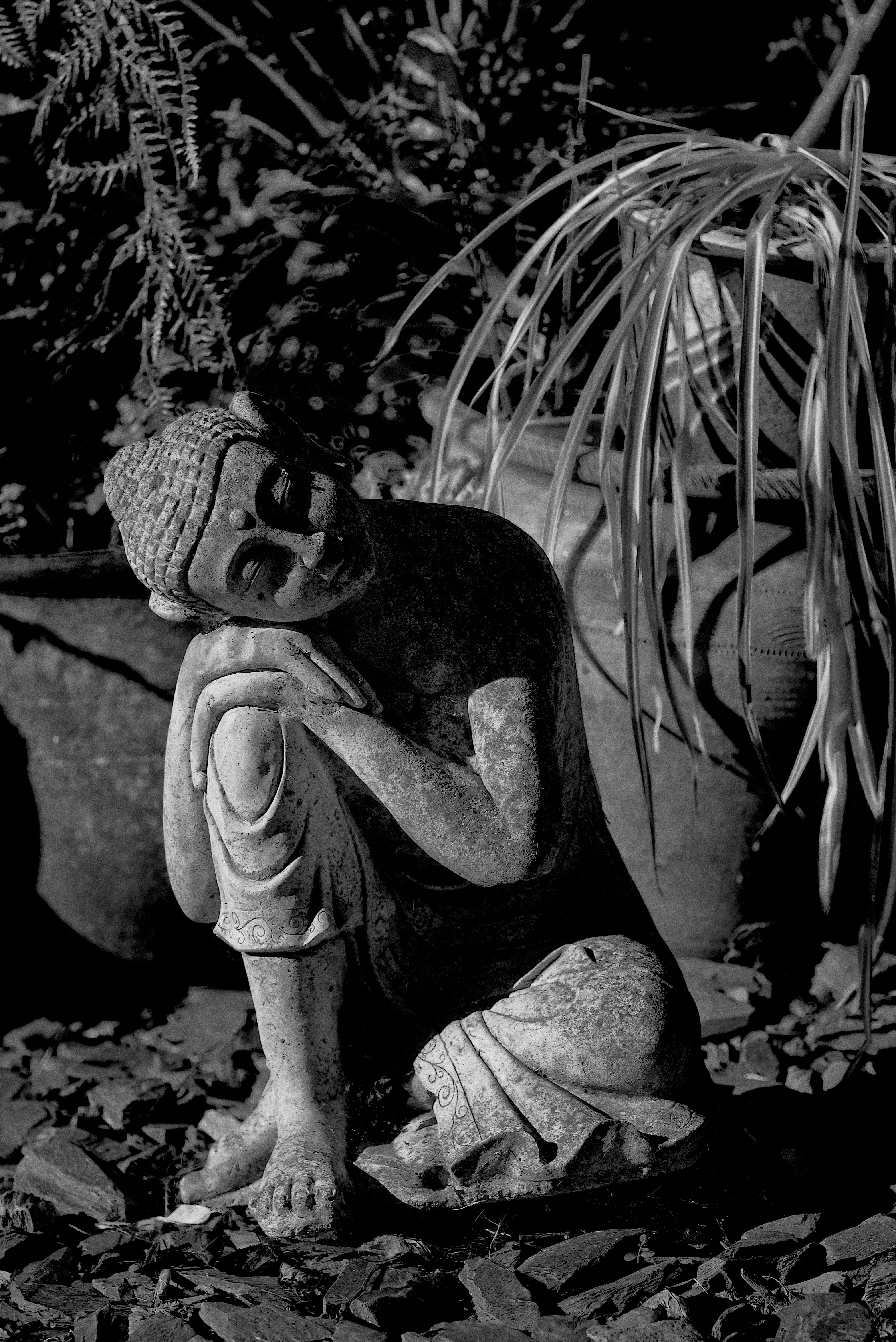 Grayscale Photo of a Statue · Free Stock Photo