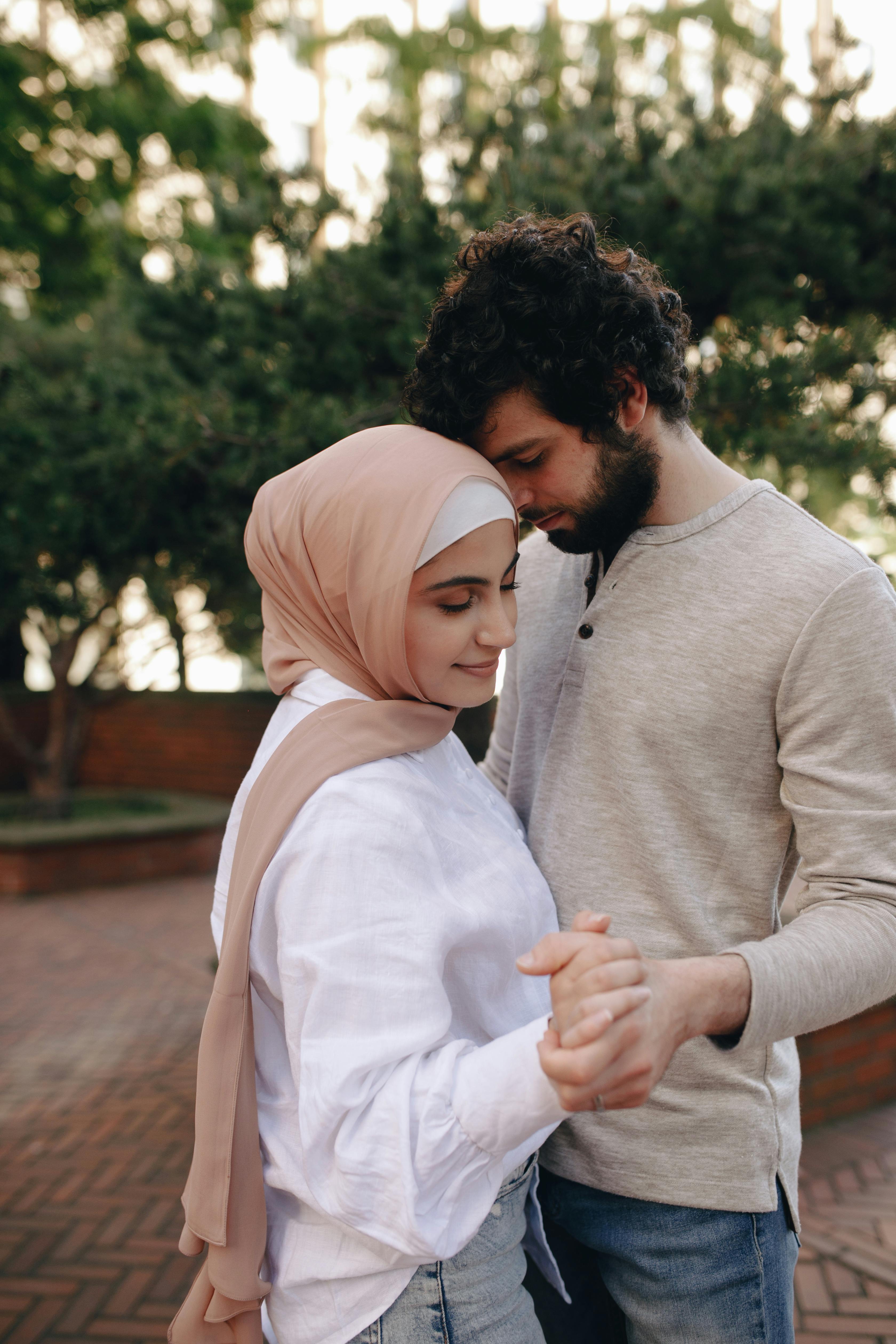 Man Hugging Woman and Holding Hands on Woman Cheeks · Free Stock Photo