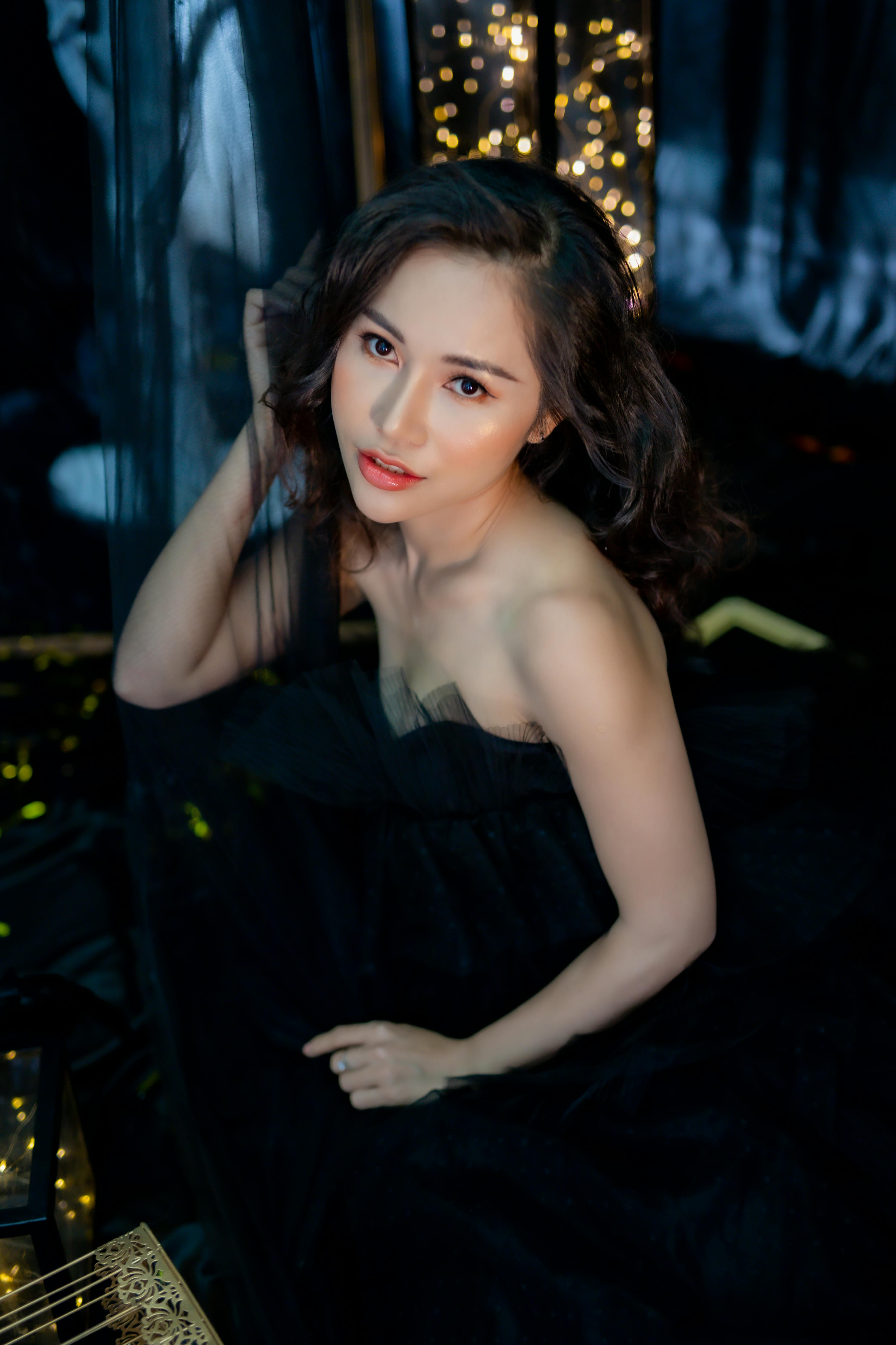 Two Women Looking Up · Free Stock Photo