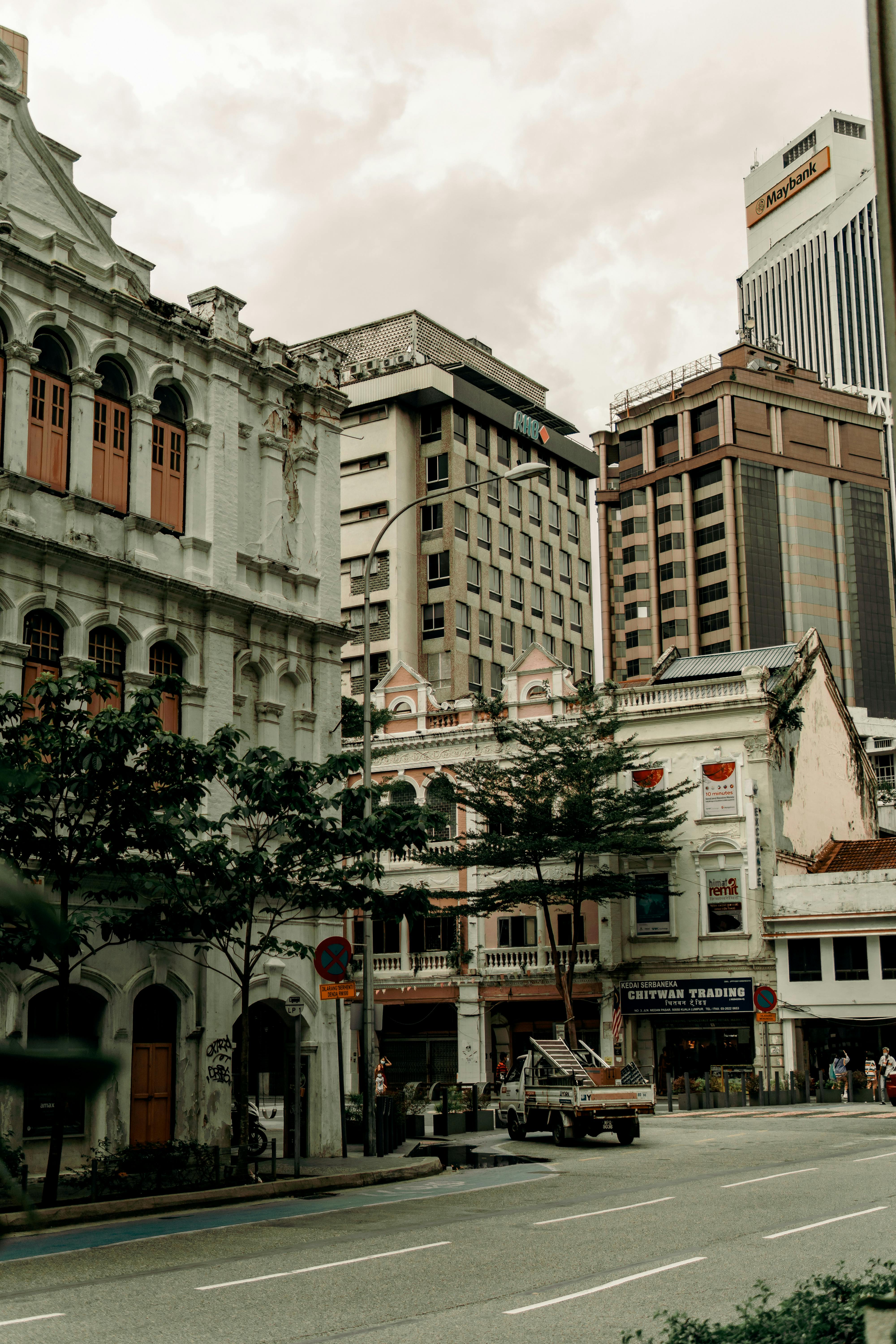Brown Concrete Building Near Bridge · Free Stock Photo