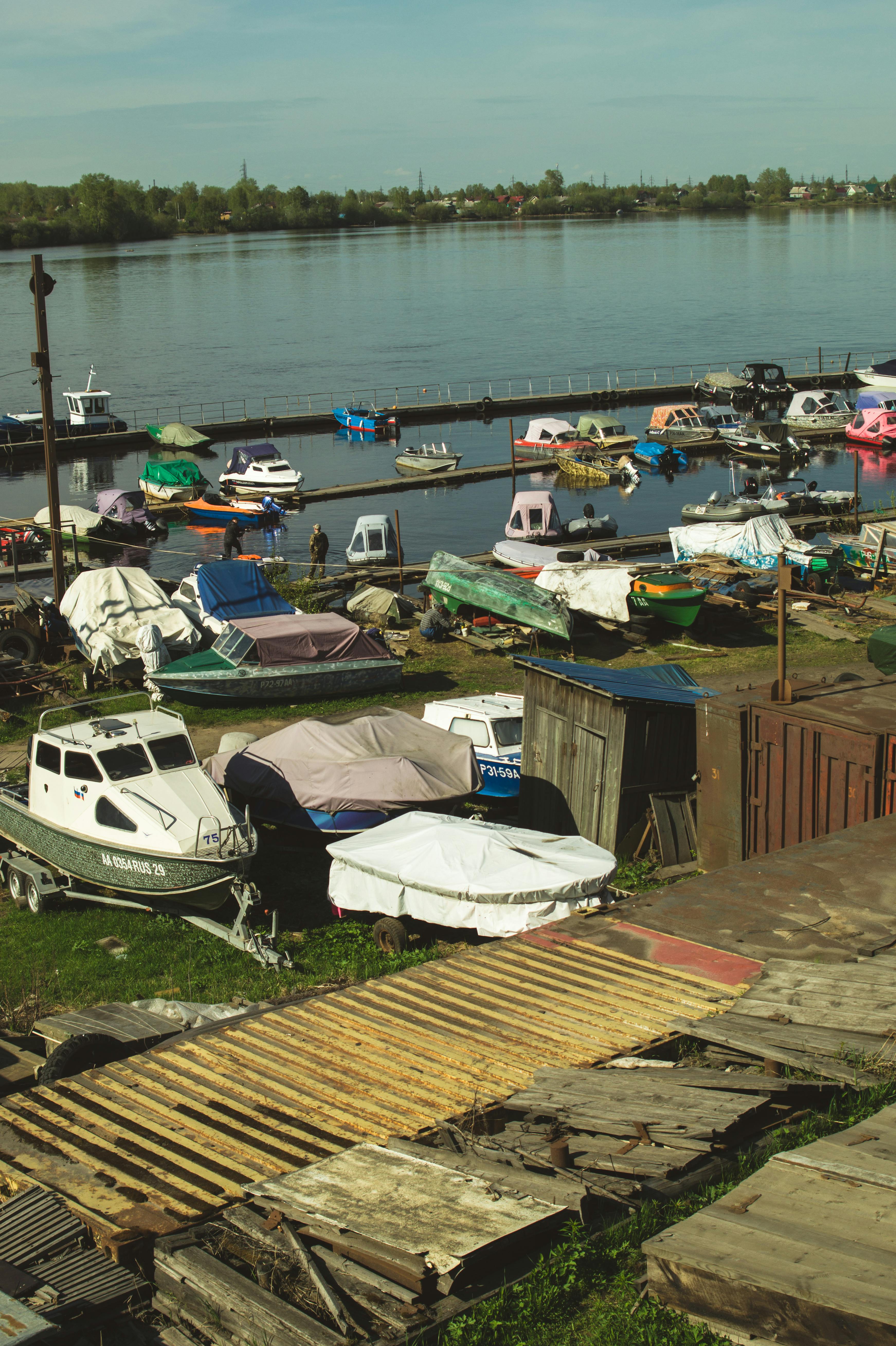 Boats in a Harbor · Free Stock Photo