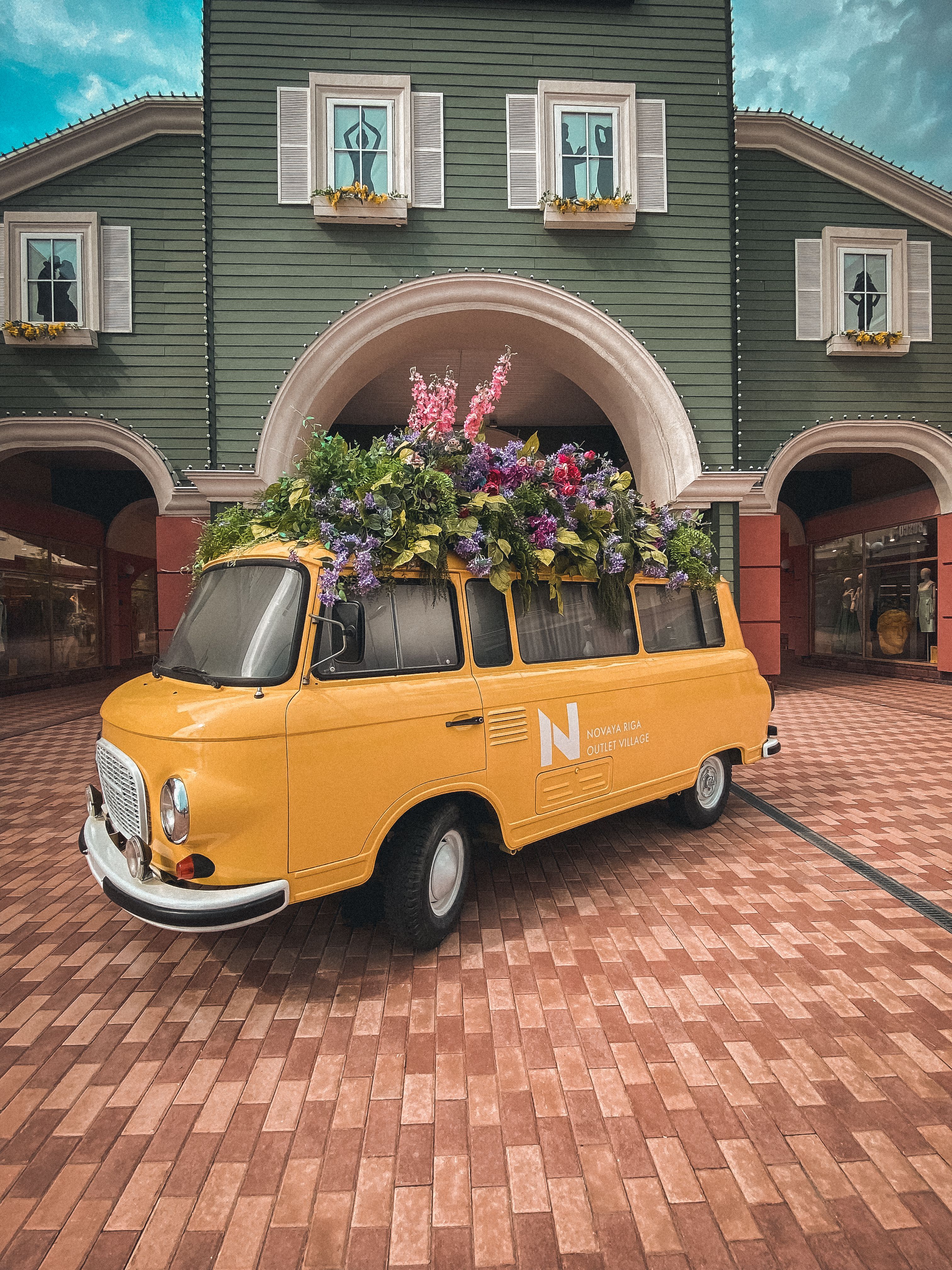 A Vintage Van on a Driveway · Free Stock Photo