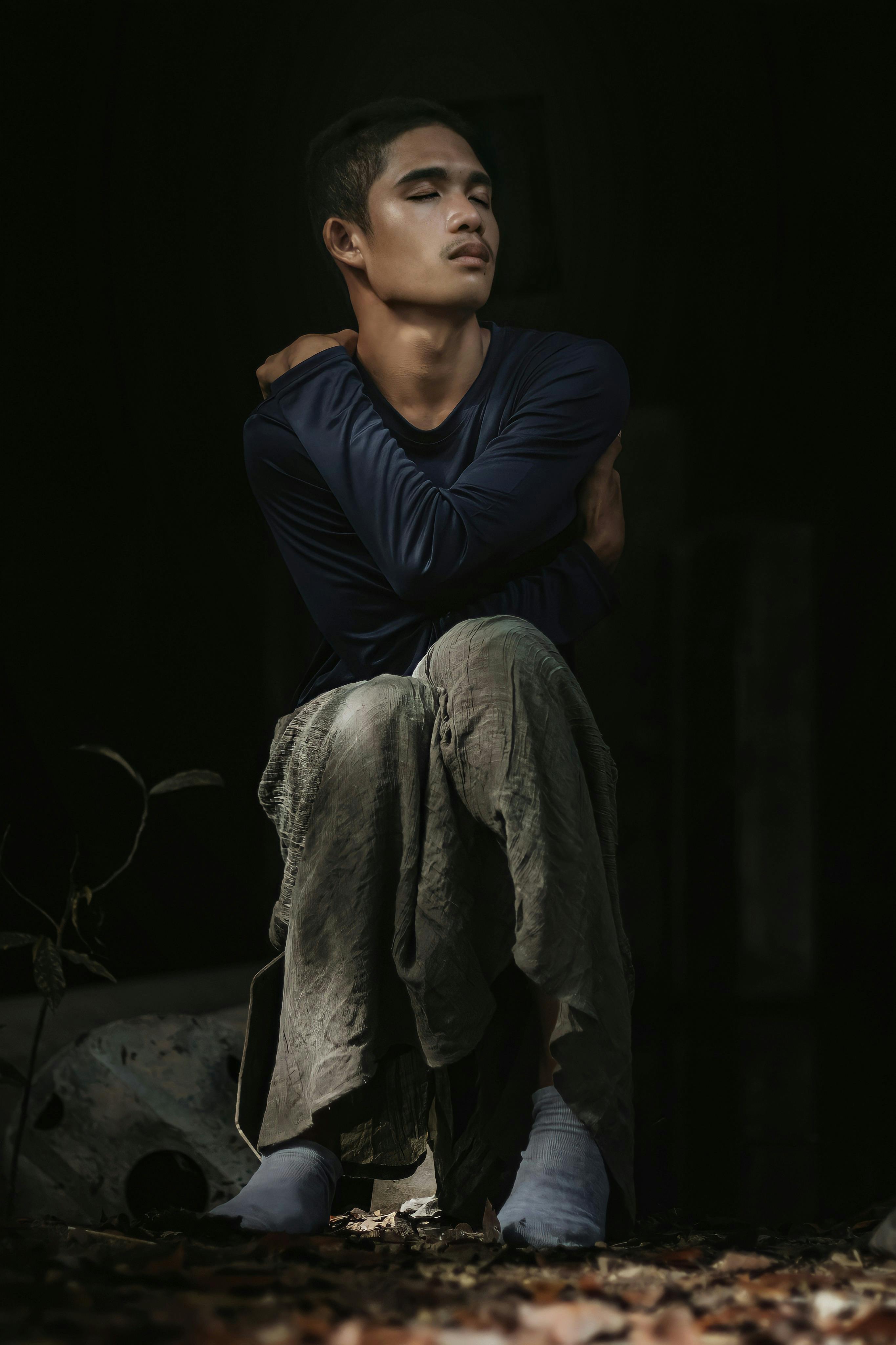 Self Hugging Photos, Download The BEST Free Self Hugging Stock Photos ...