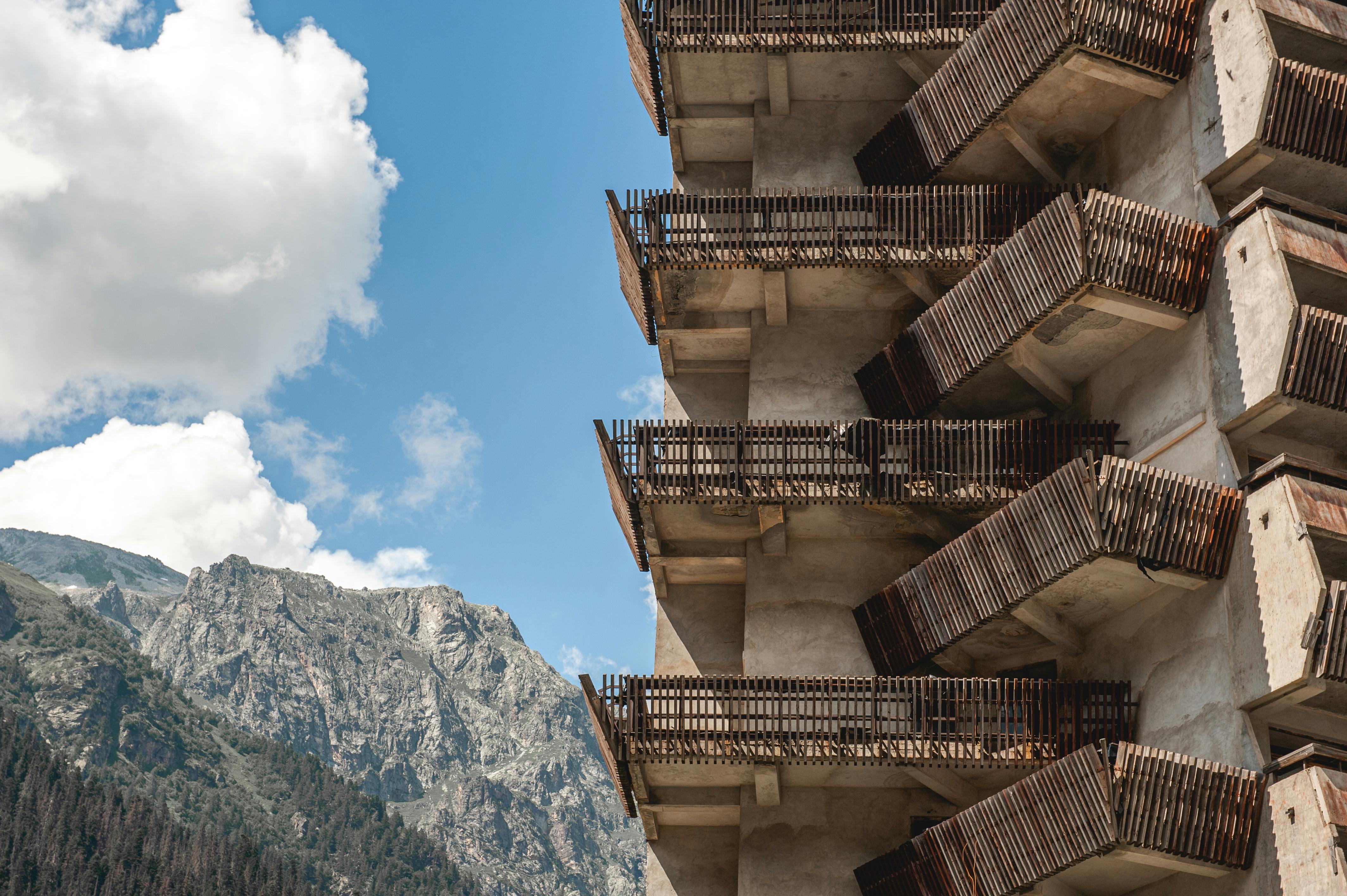 Wooden Building in Mountain Landscape · Free Stock Photo