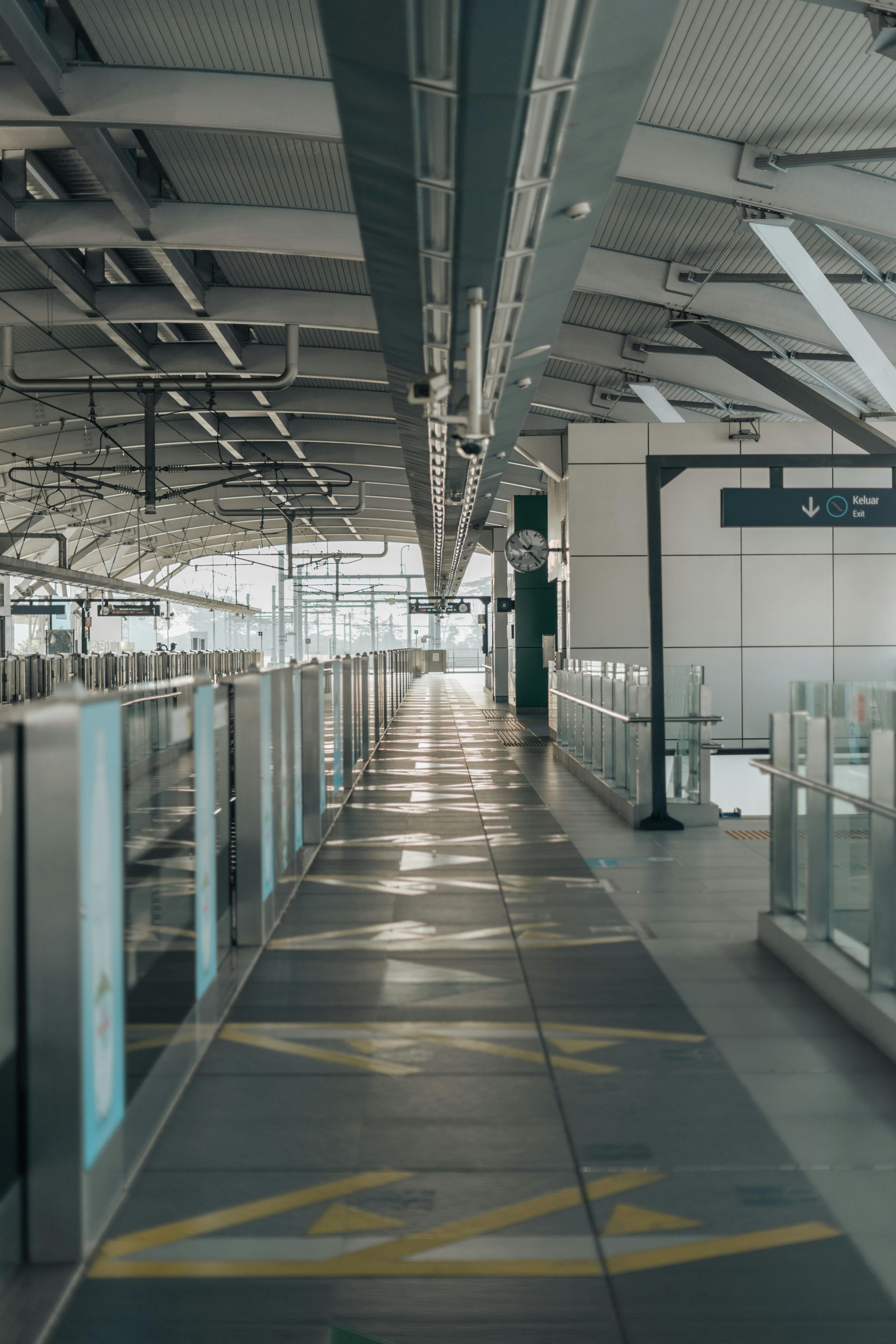 Empty Train Platform · Free Stock Photo