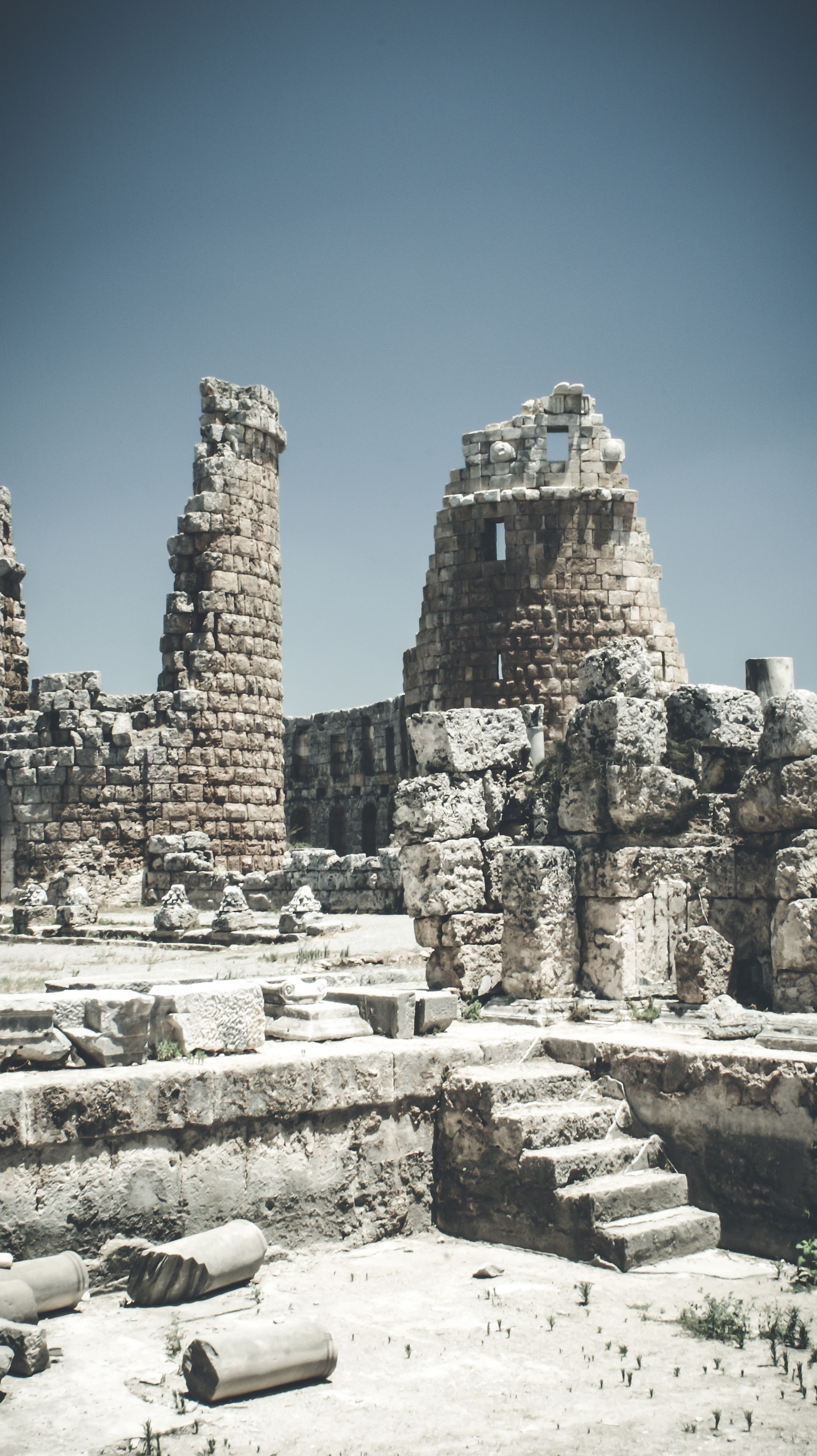 Arch and Stairs in Ancient Ruins · Free Stock Photo
