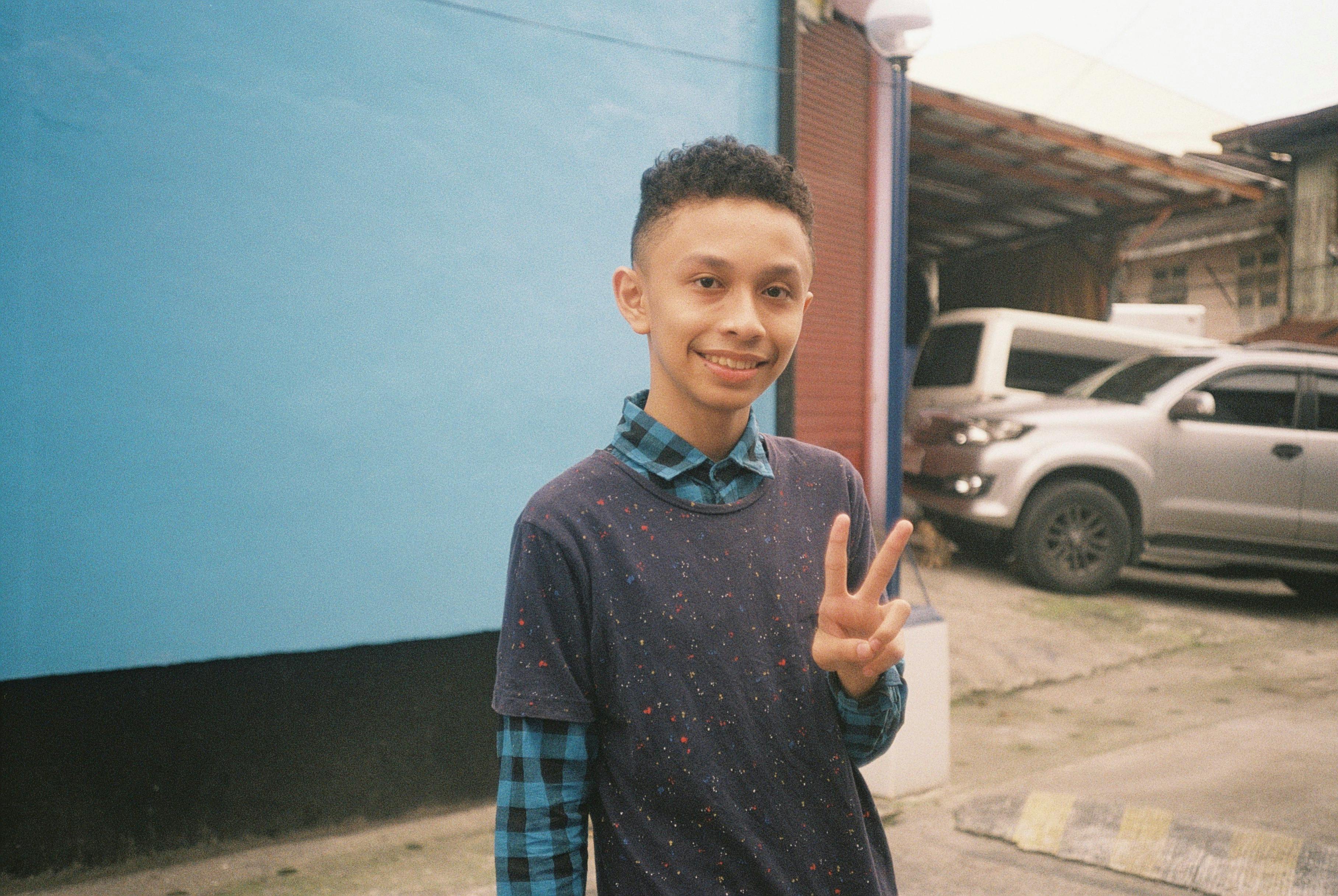 Boy In Blue Shirt Photos, Download The BEST Free Boy In Blue Shirt ...