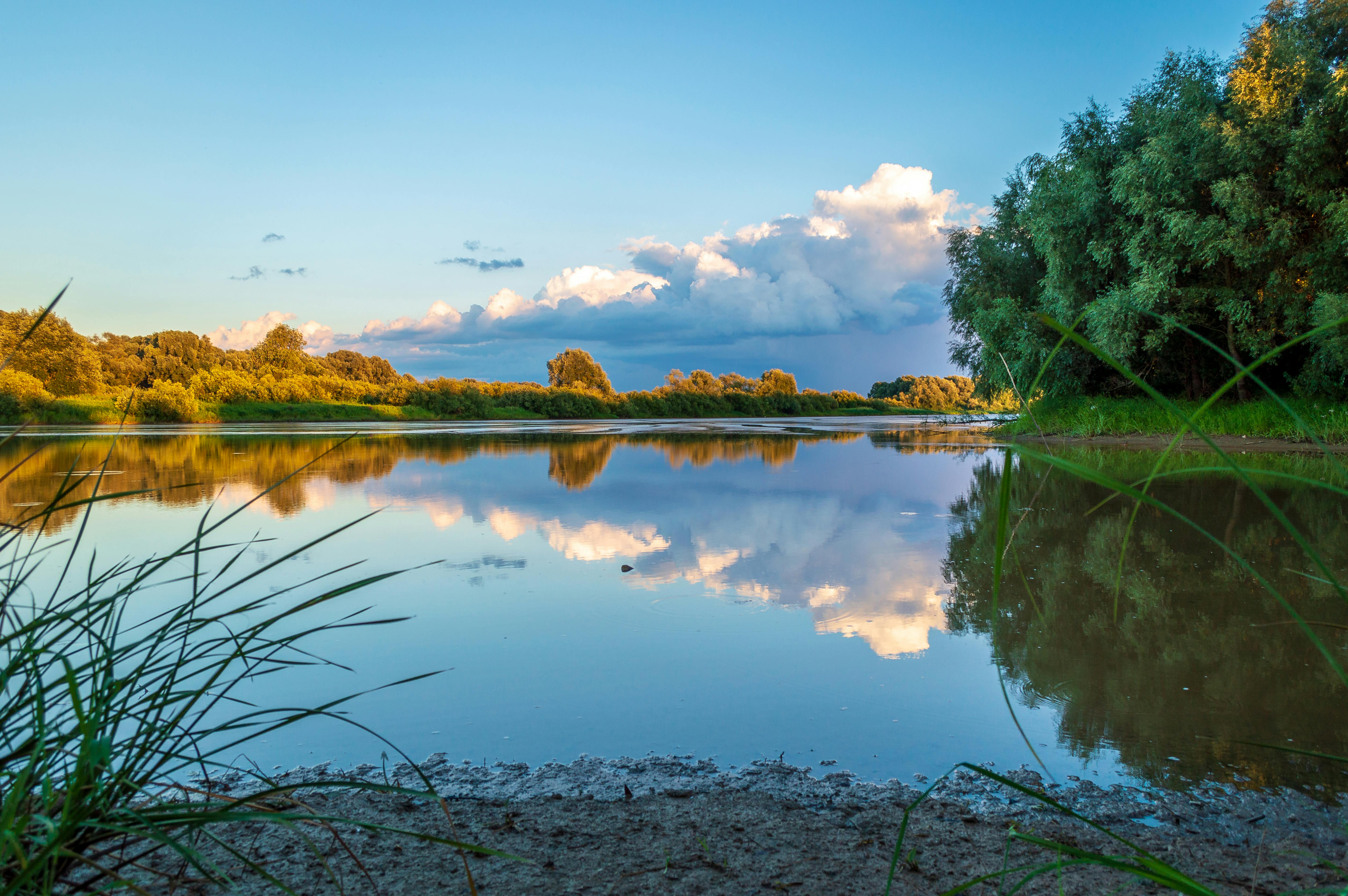 Calm Lake Reflecting Autumn Landscape · Free Stock Photo