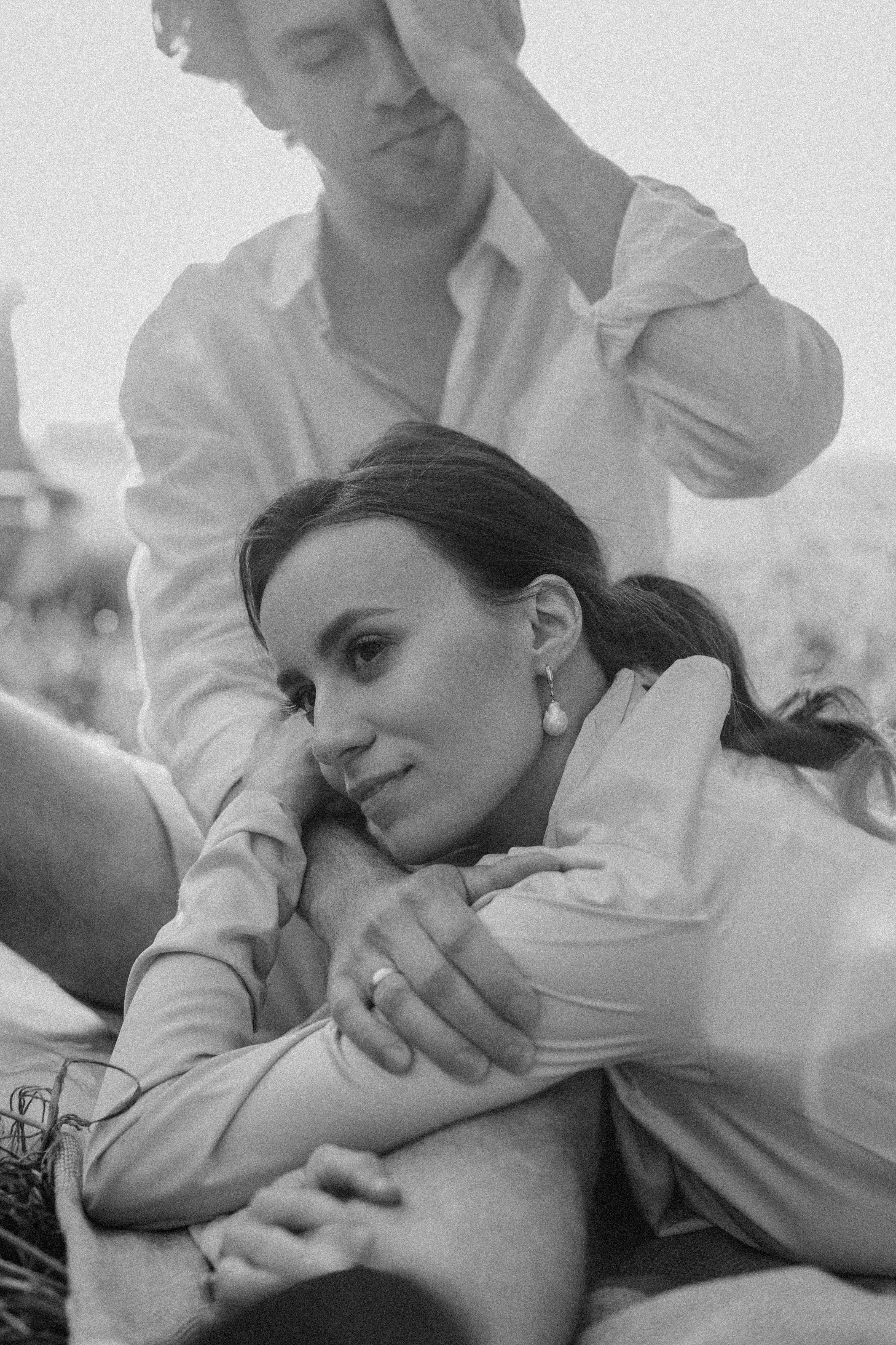 Grayscale Photo of a Romantic Couple Hugging · Free Stock Photo