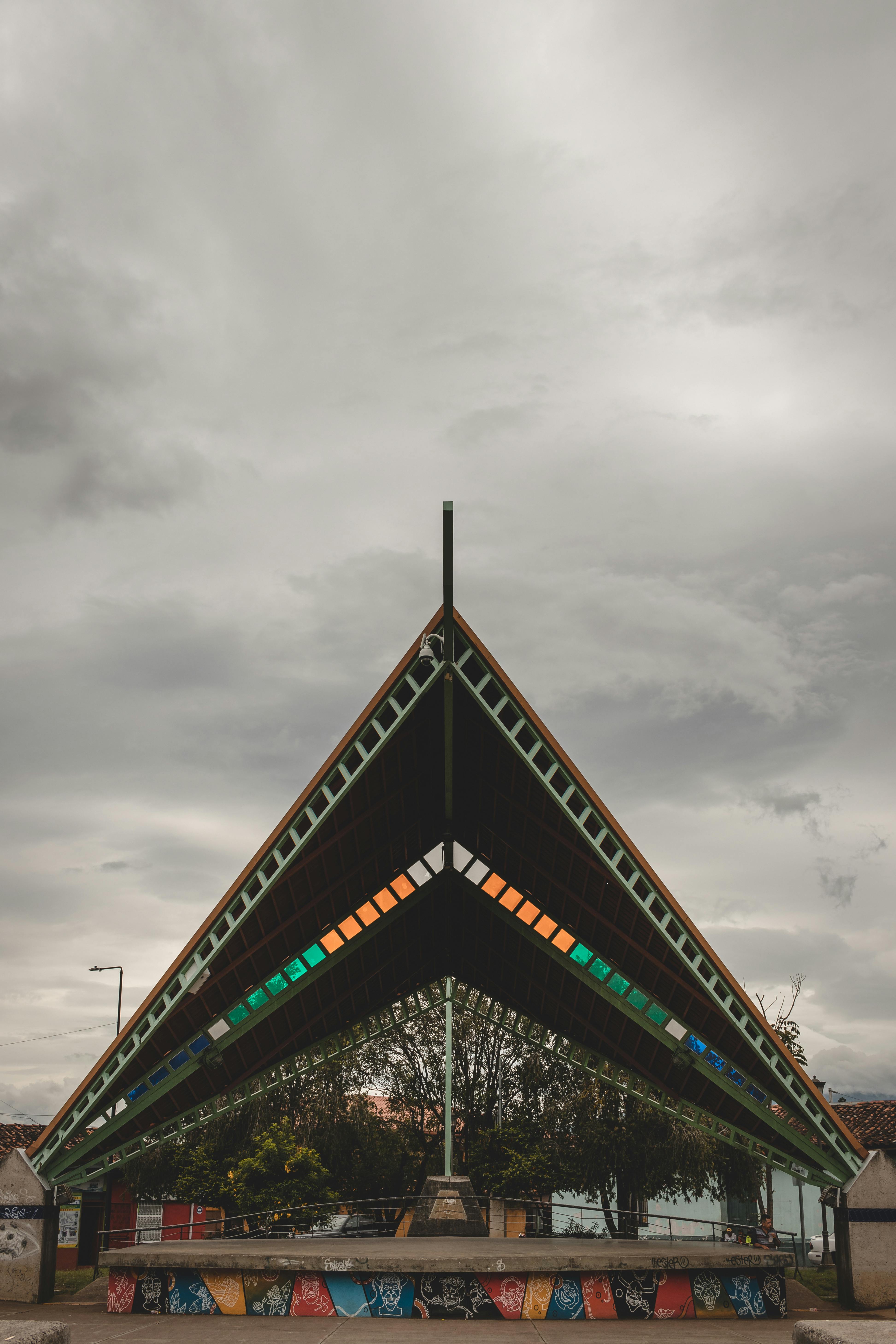 Triangular Roofing Near a Monument · Free Stock Photo
