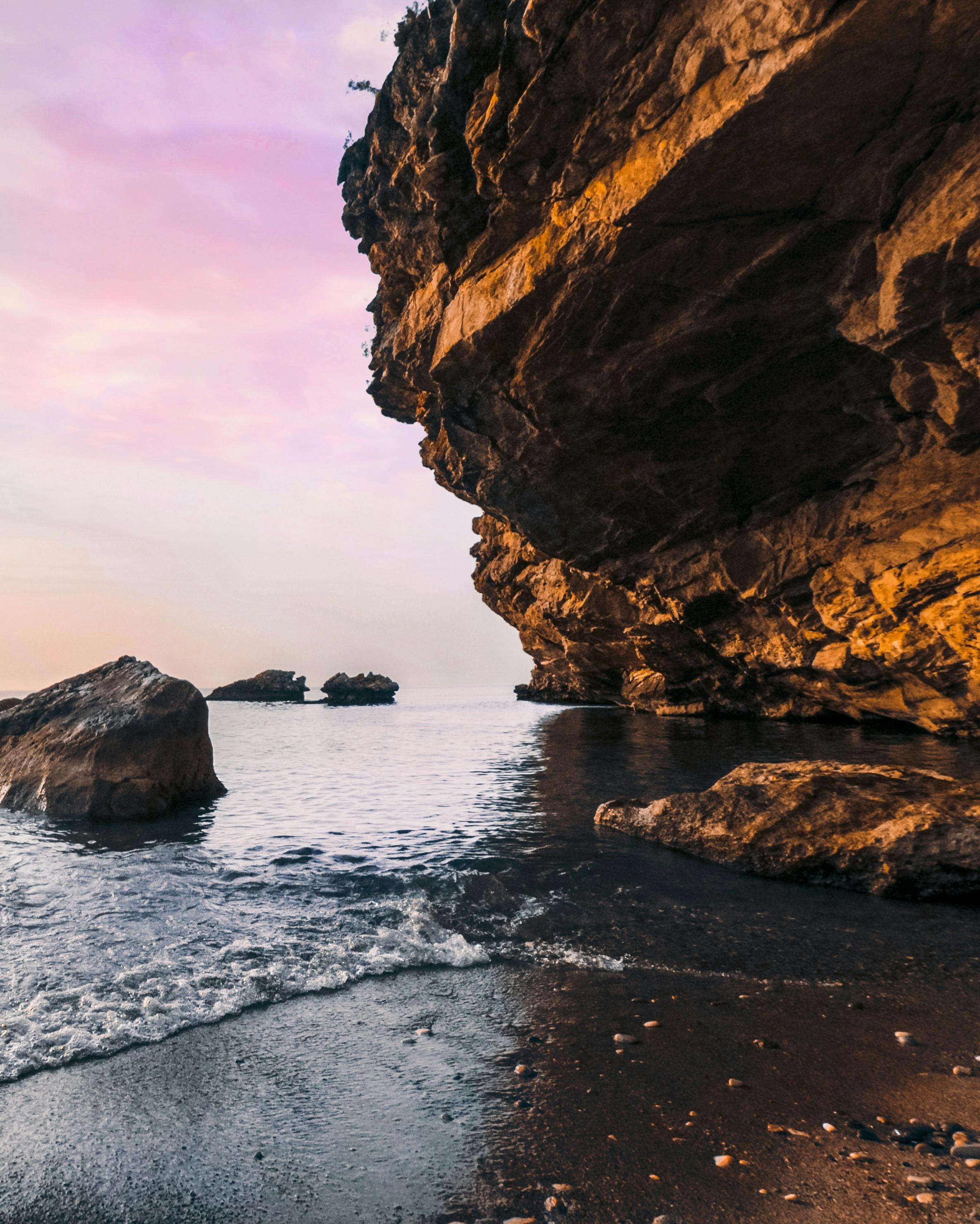 Rock Formations on the Beach · Free Stock Photo