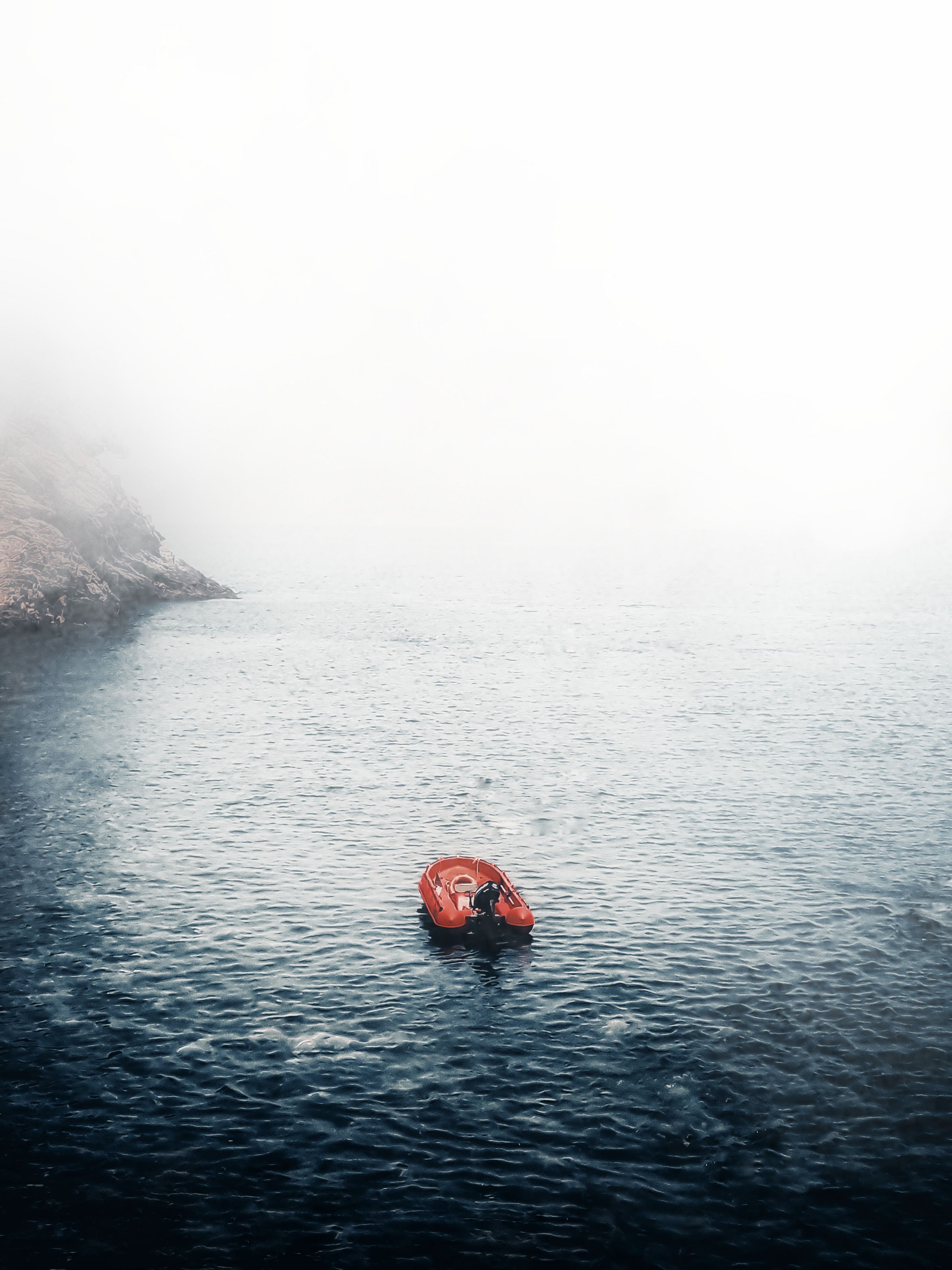 Boat in Water in Fog · Free Stock Photo