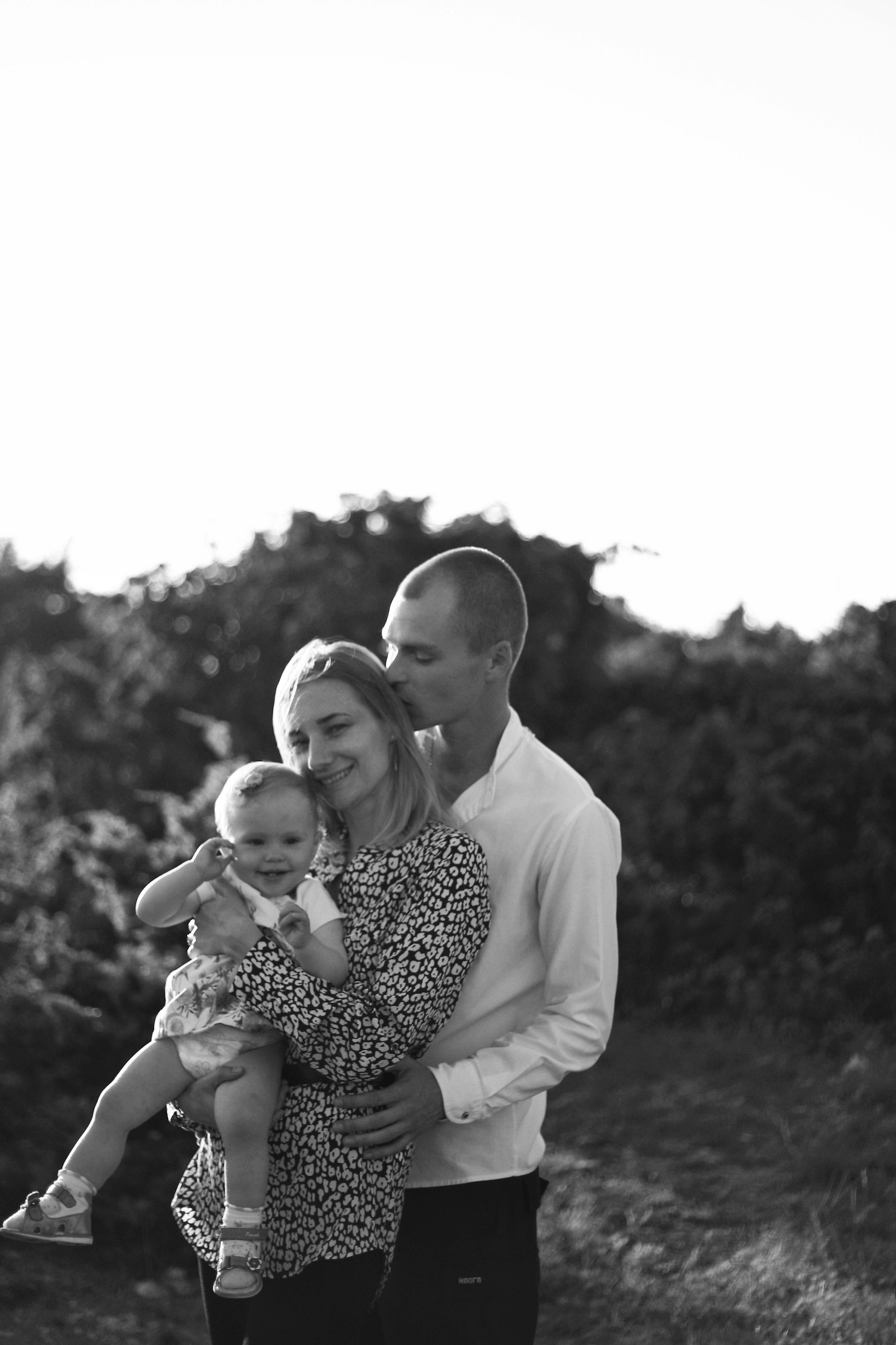 Grayscale Photo of a Happy Family · Free Stock Photo