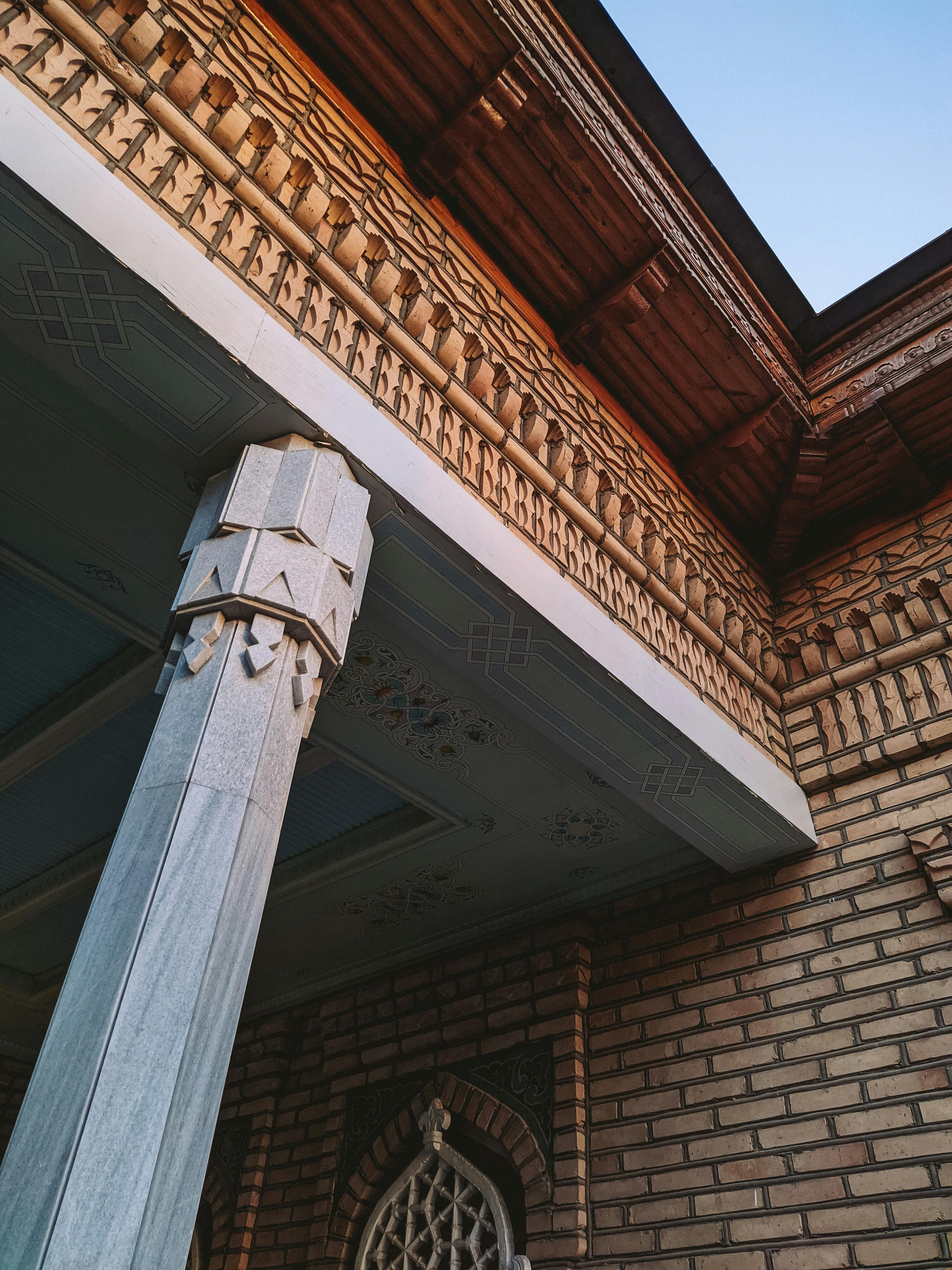 Building Exterior with Pillars · Free Stock Photo