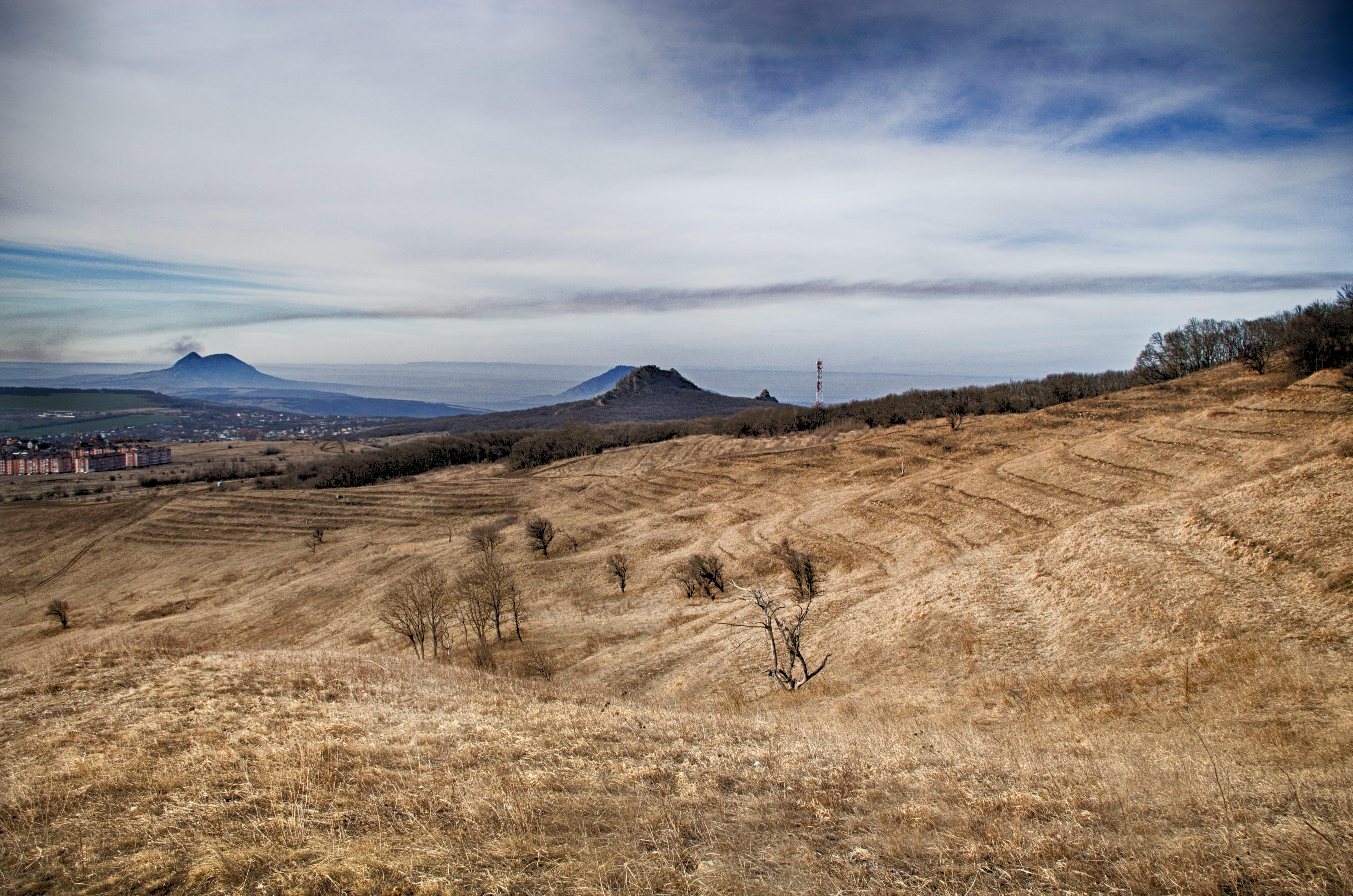 Rolling Wasteland Landscape · Free Stock Photo