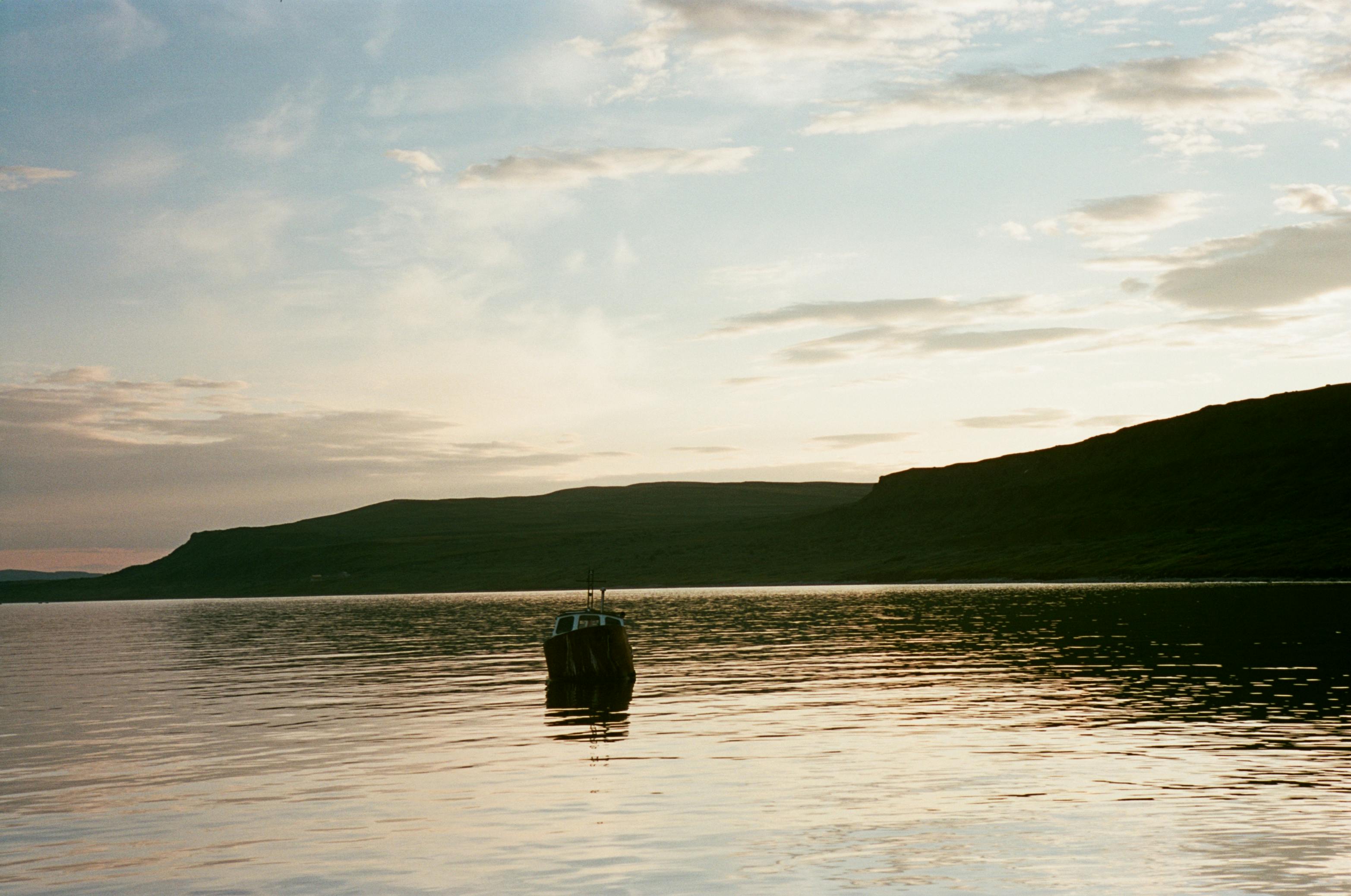 193,450+ Best Free Calm water Stock Photos & Images · 100% Royalty-Free ...