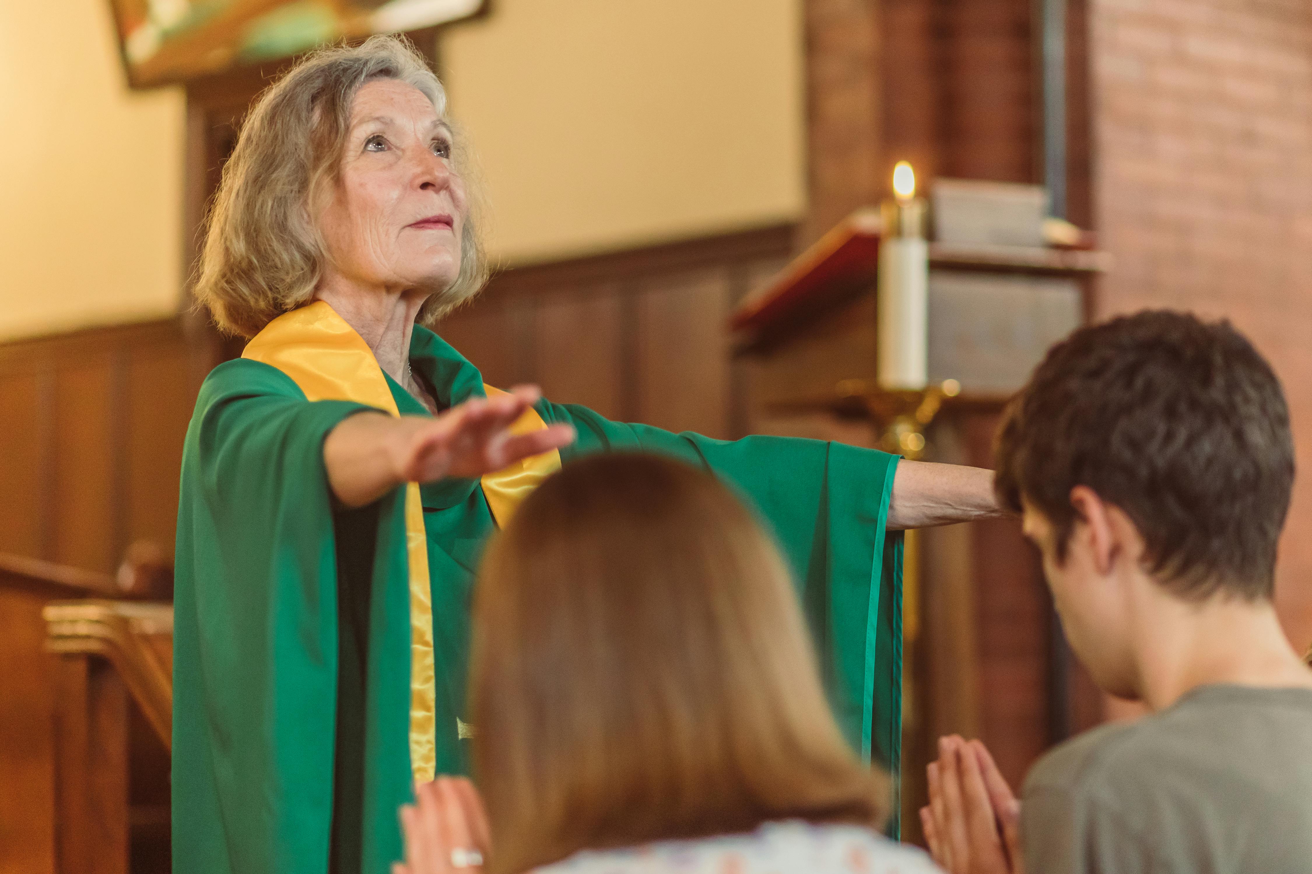 20,000+ Best Praying In Church Photos · 100% Free Download · Pexels ...