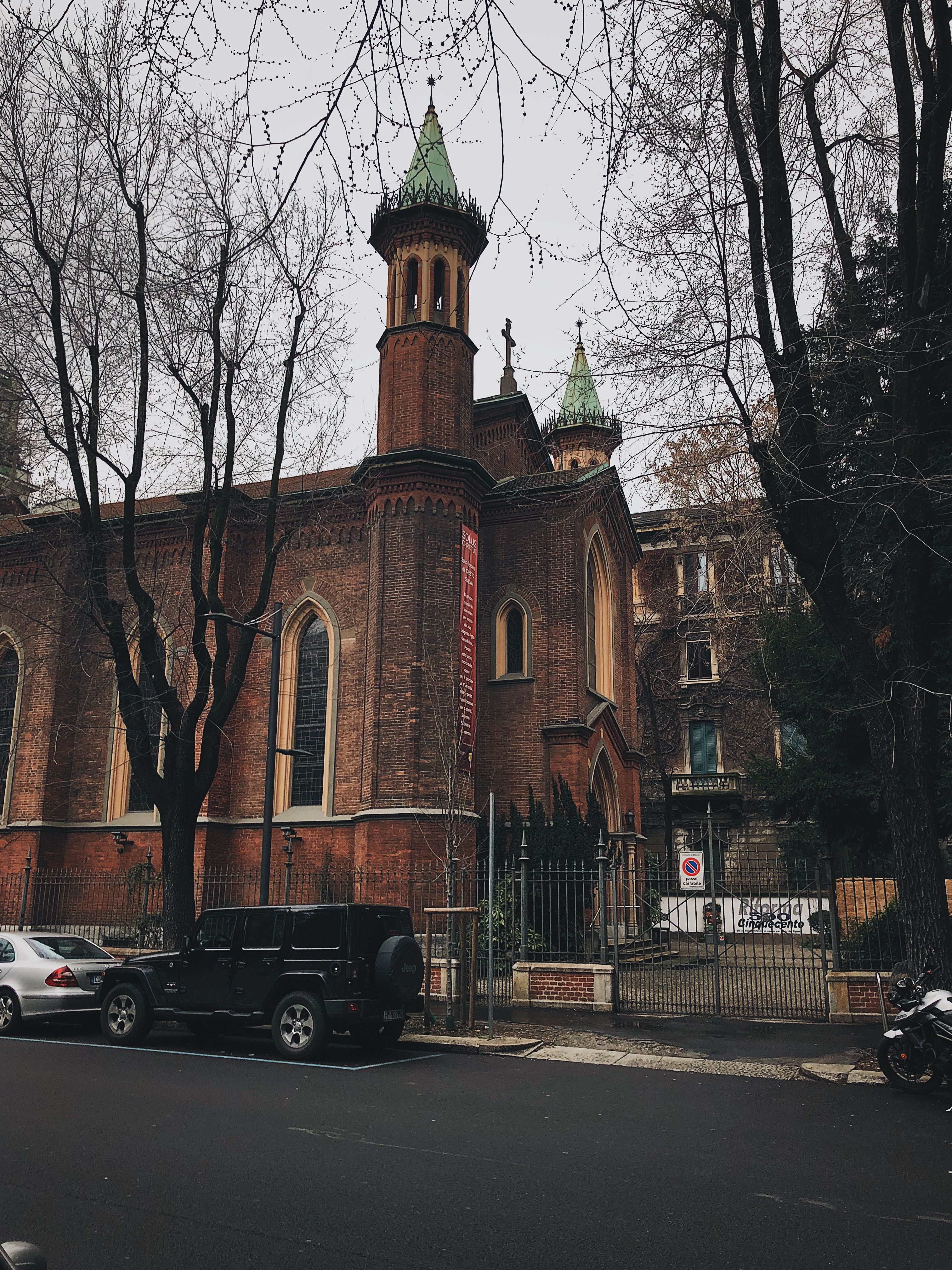 Run Down Church · Free Stock Photo