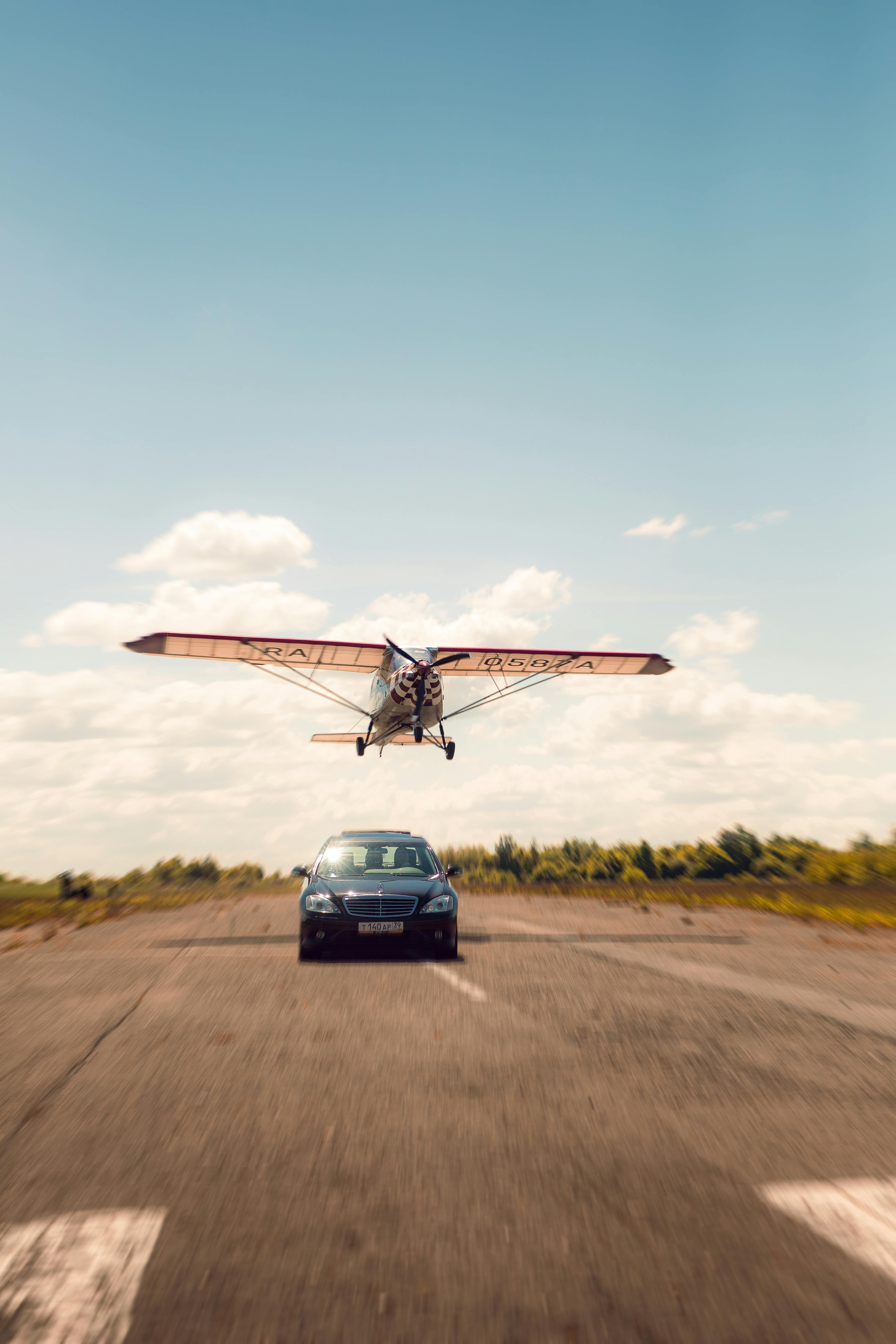 Flying Cars Photos, Download The BEST Free Flying Cars Stock Photos ...