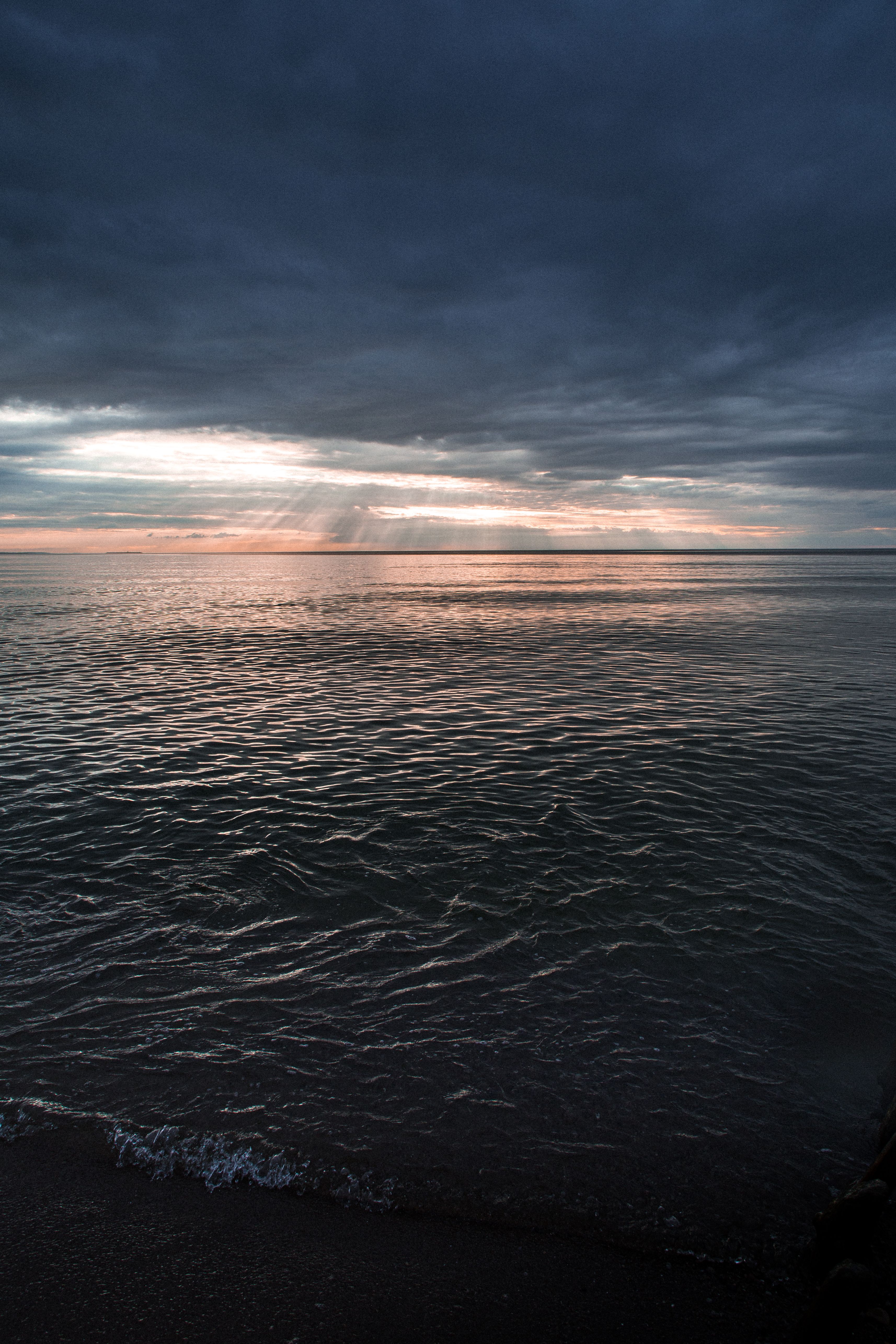 A View of the Ocean from the Shore · Free Stock Photo