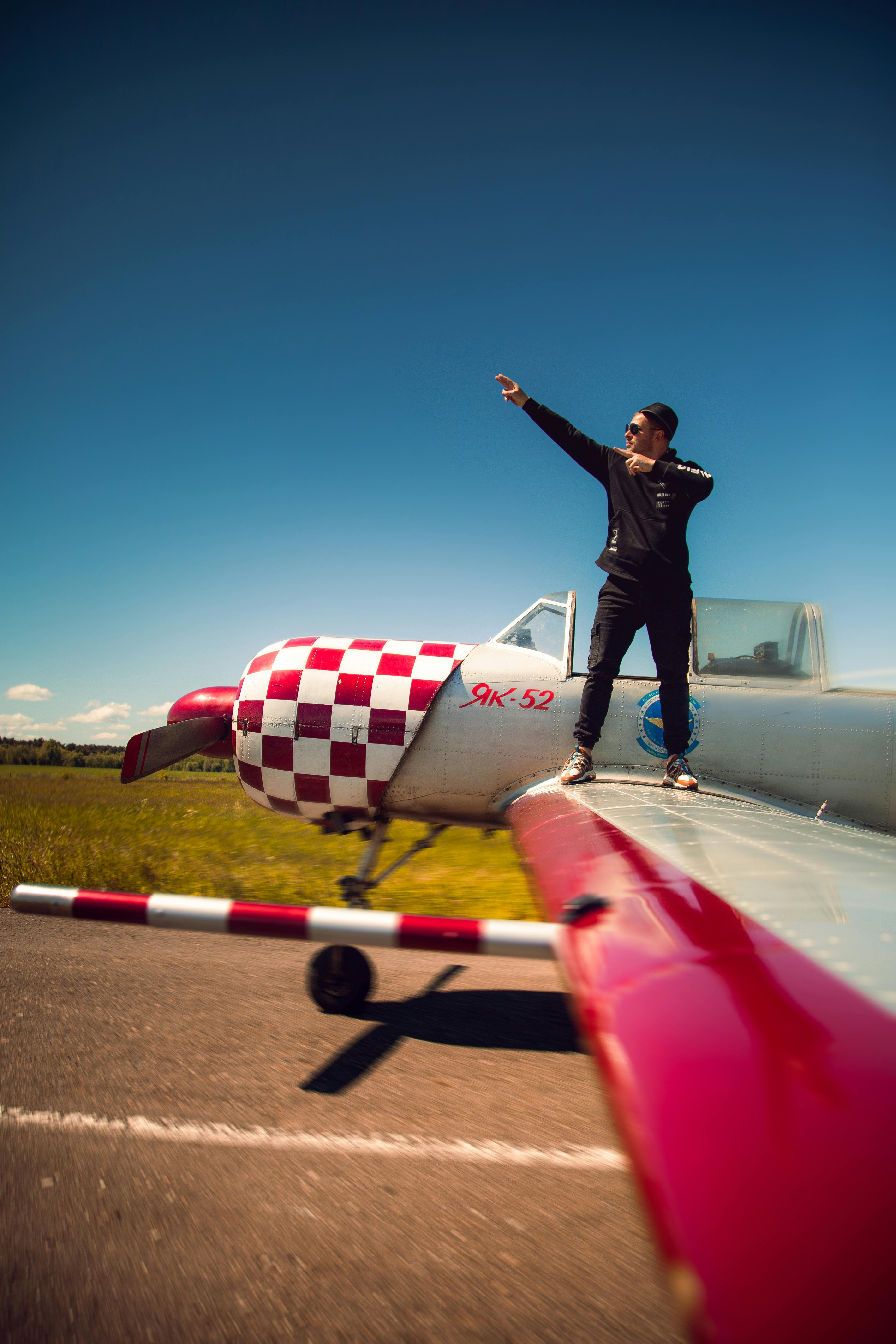 Standing Jet Photos, Download The BEST Free Standing Jet Stock Photos ...