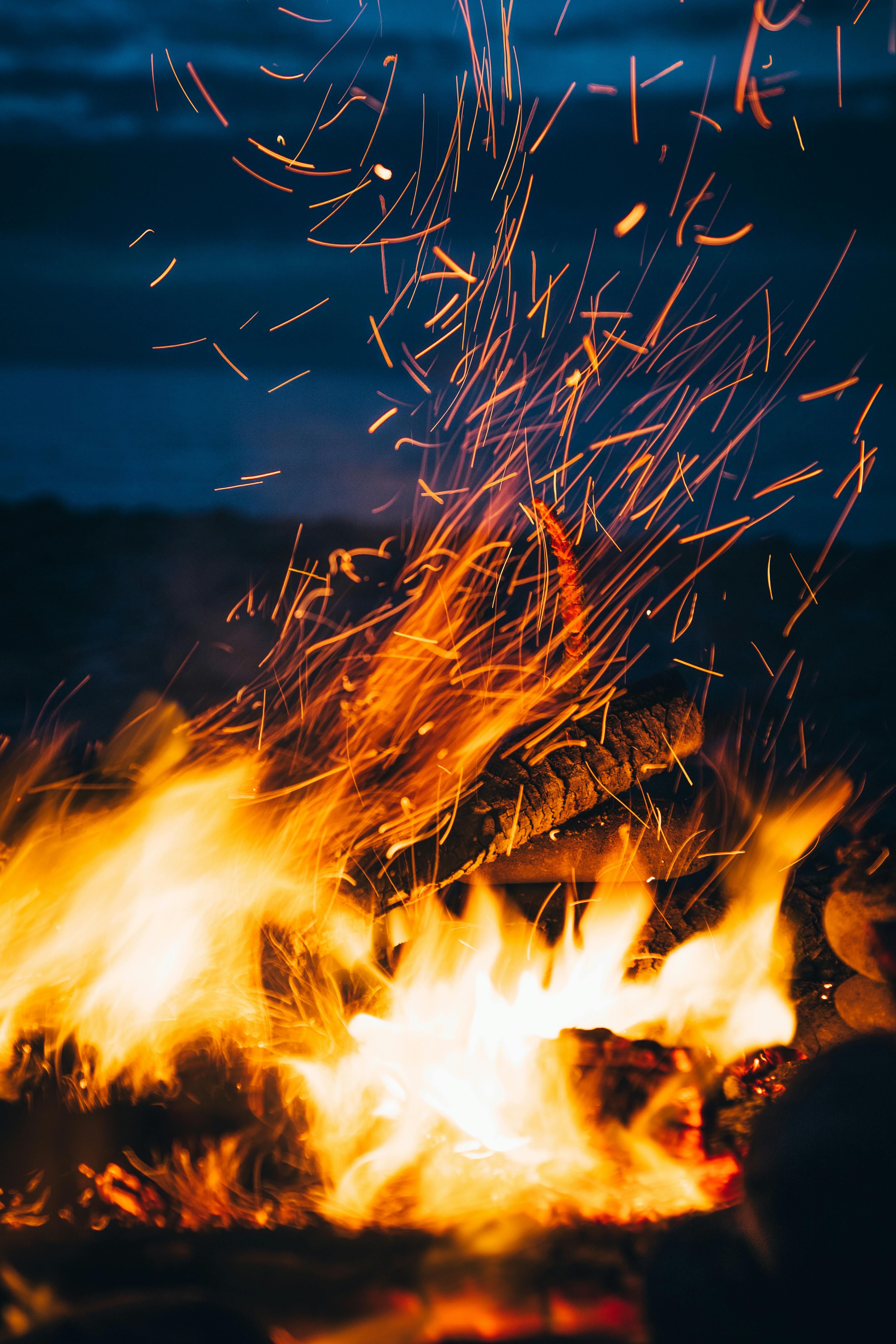Close-up Shot of a Bonfire · Free Stock Photo