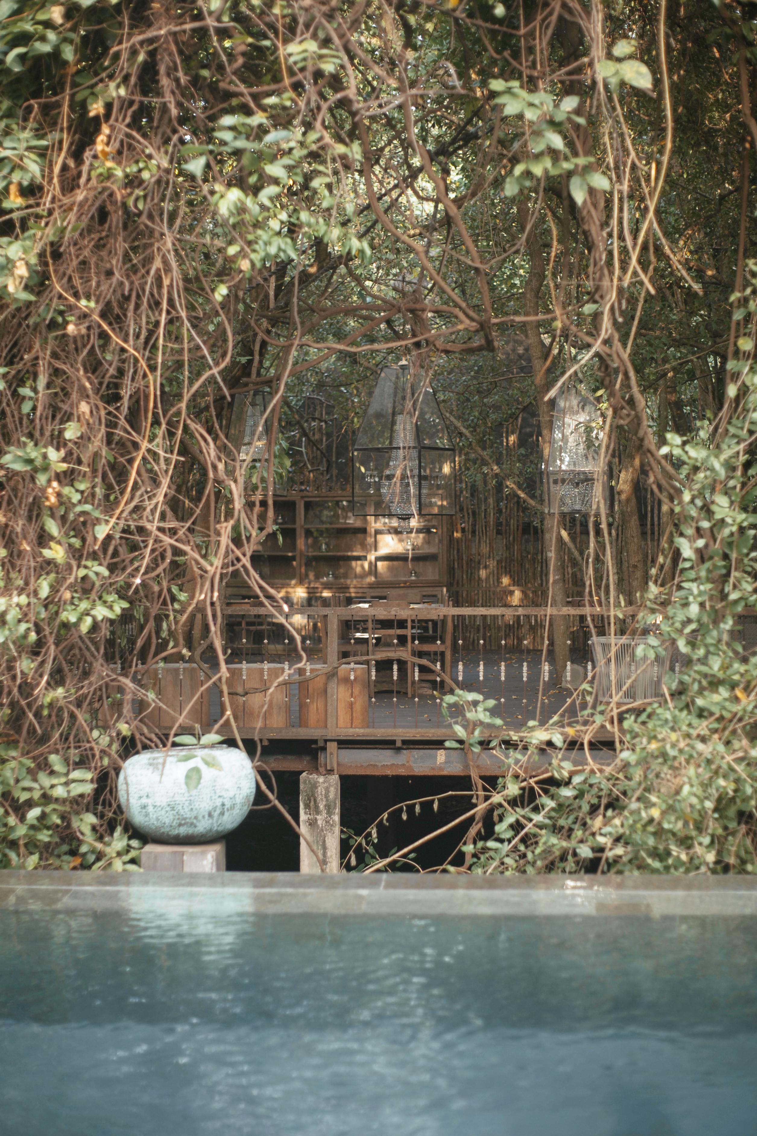 Well Outside House · Free Stock Photo