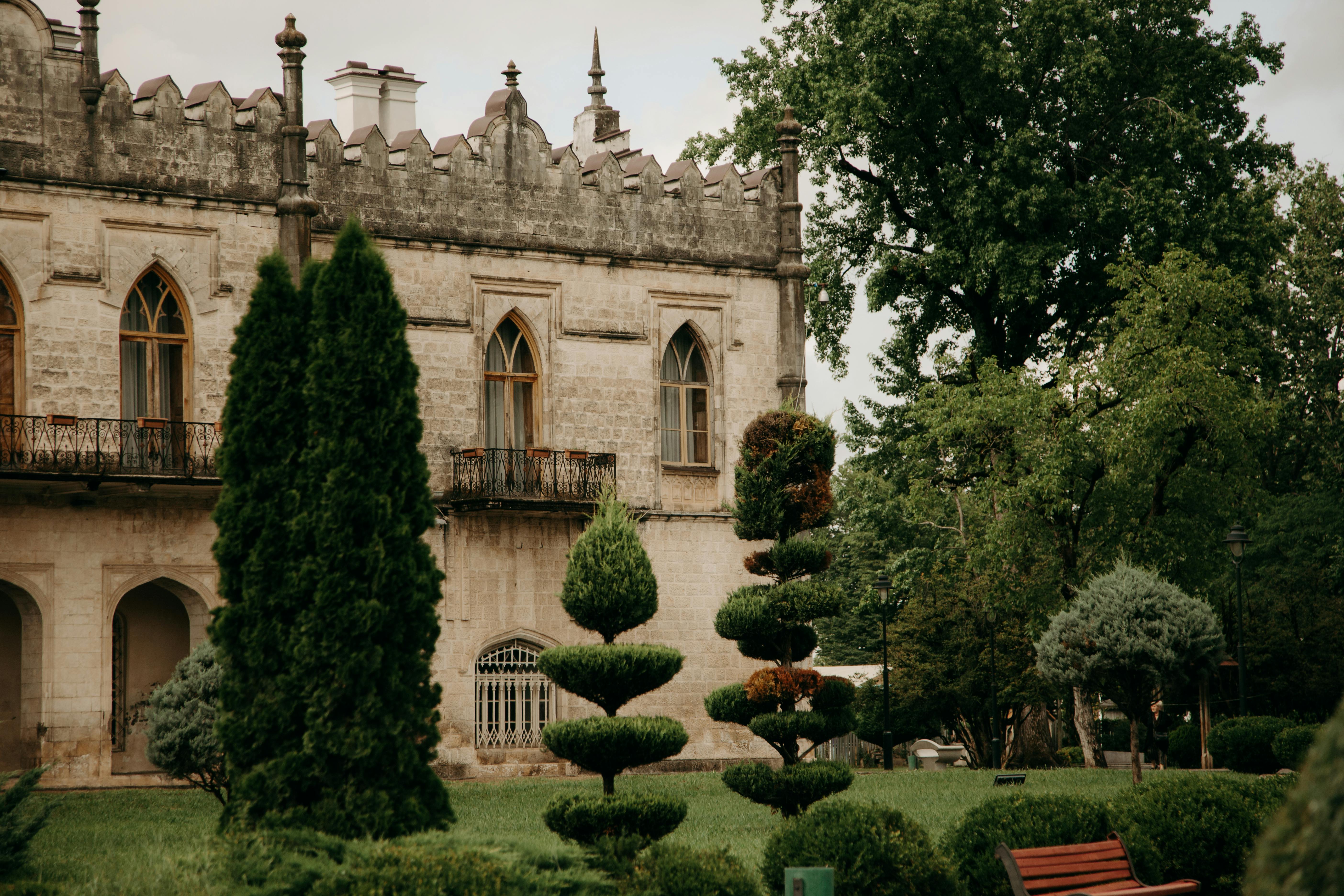 Garden in Mansion · Free Stock Photo