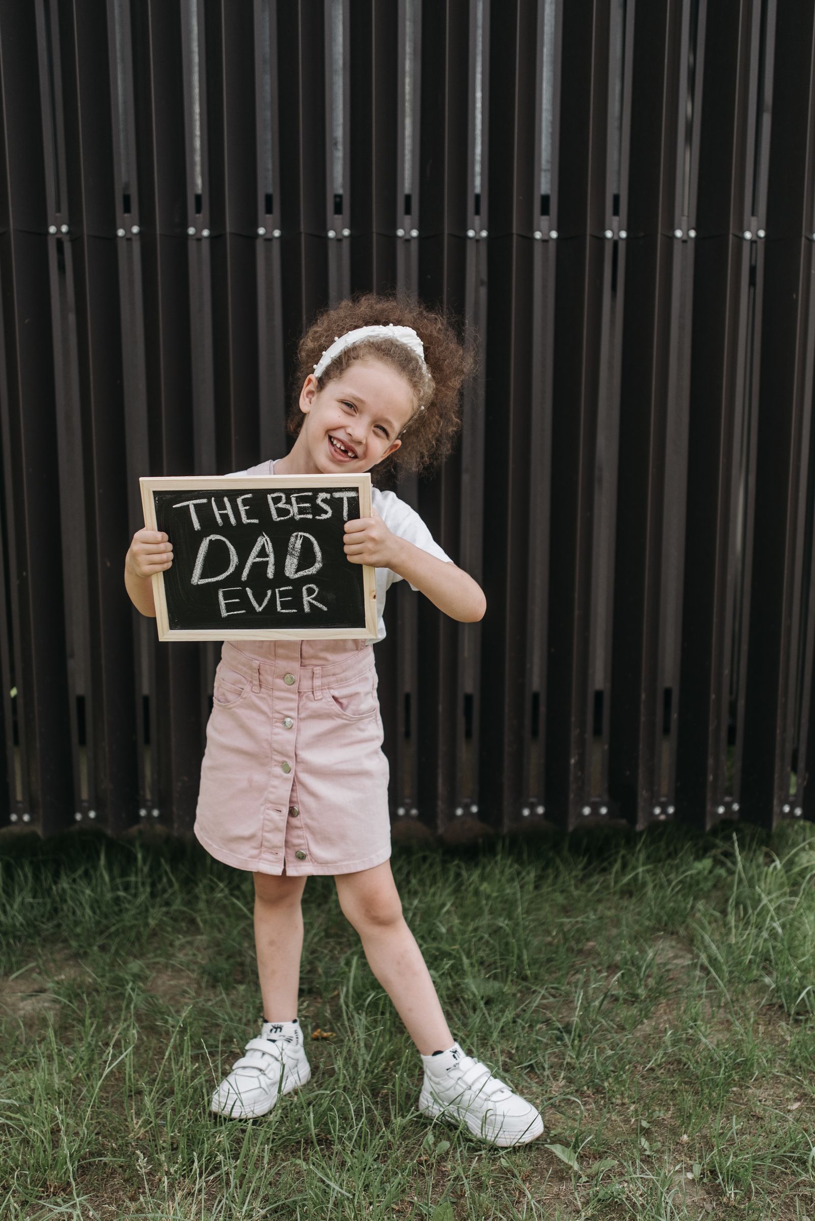 Children Holding A Sign Photos, Download The BEST Free Children Holding ...