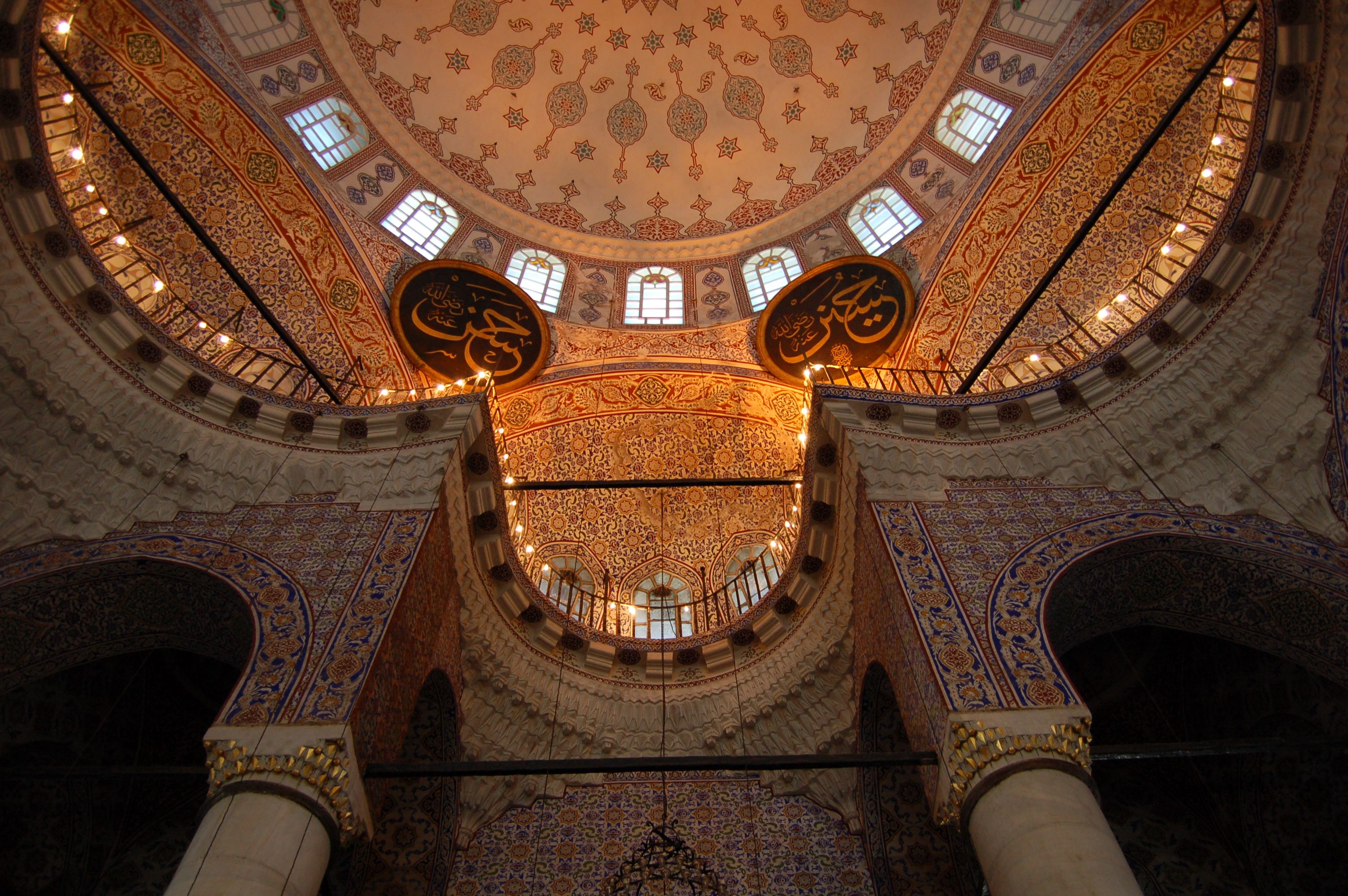 Islamic Architecture of a Ceiling · Free Stock Photo