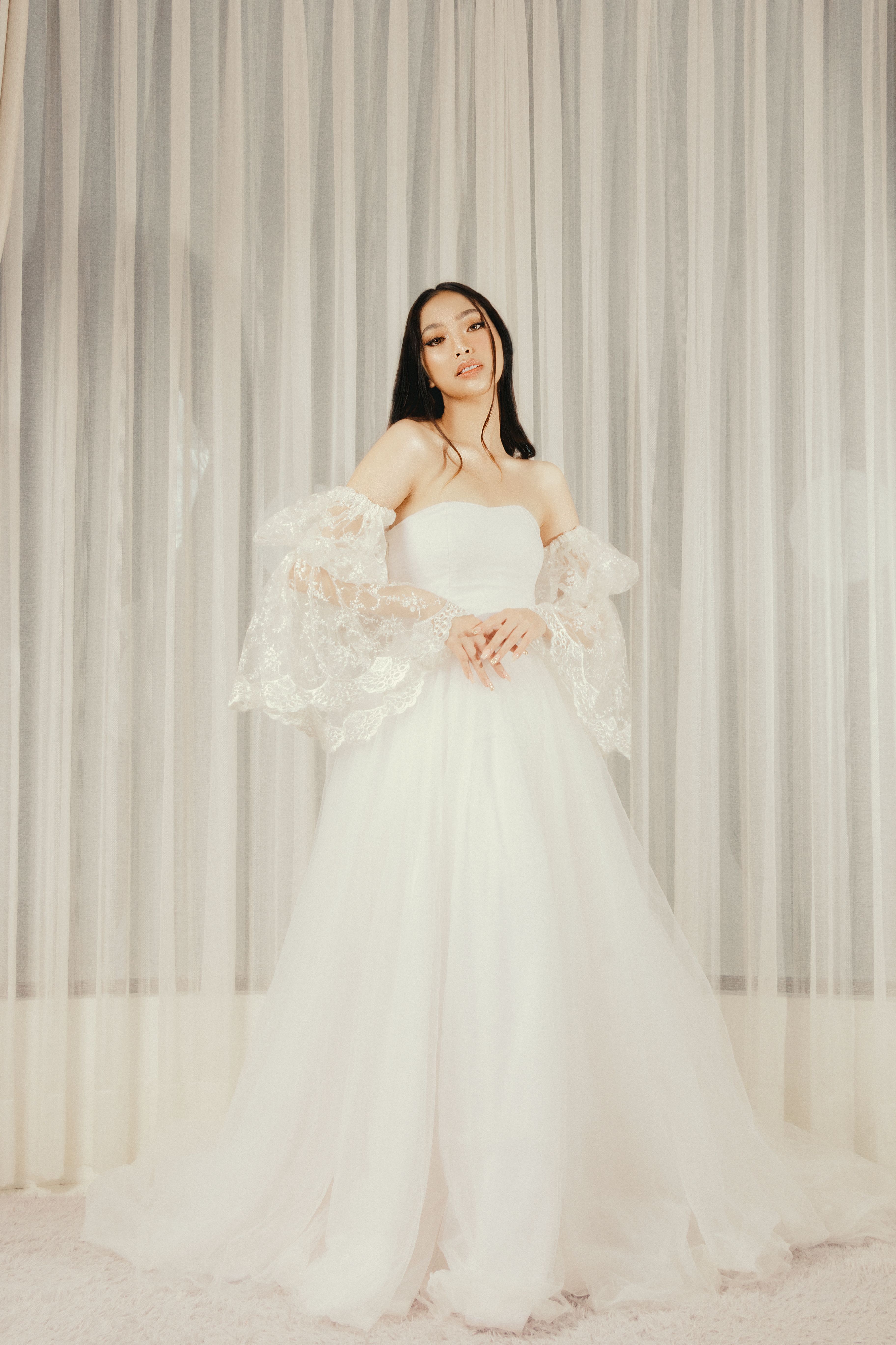 Beautiful Bride at a Bridal Outdoor Photoshoot · Free Stock Photo