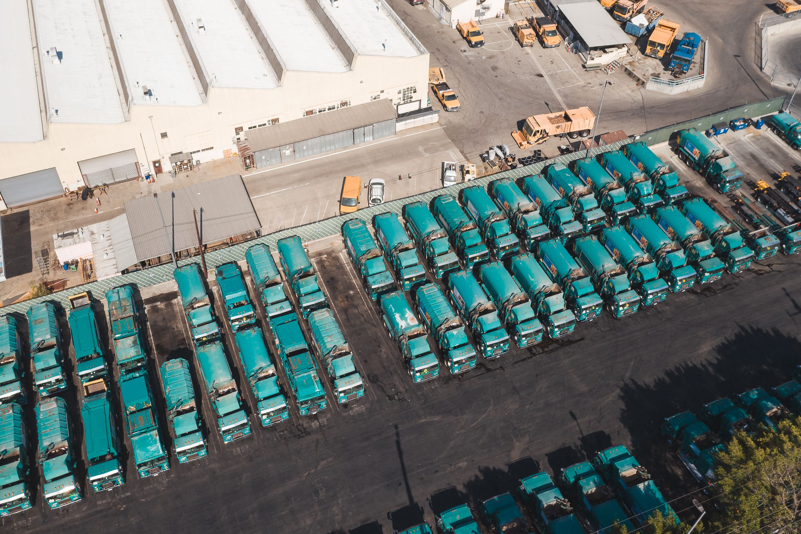 Parked Trucks Photos, Download The BEST Free Parked Trucks Stock Photos ...
