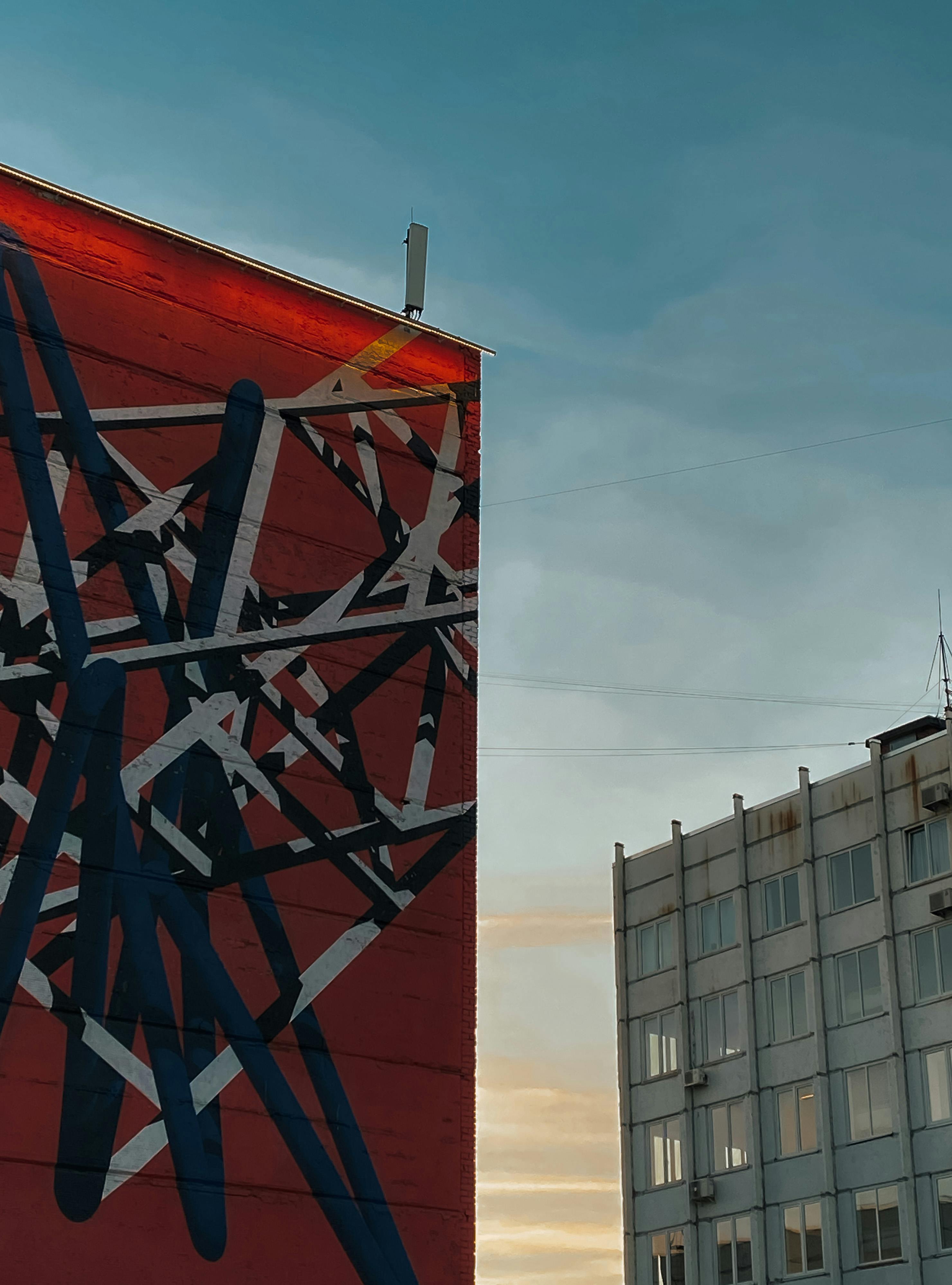 Building with a Mural on the Wall · Free Stock Photo