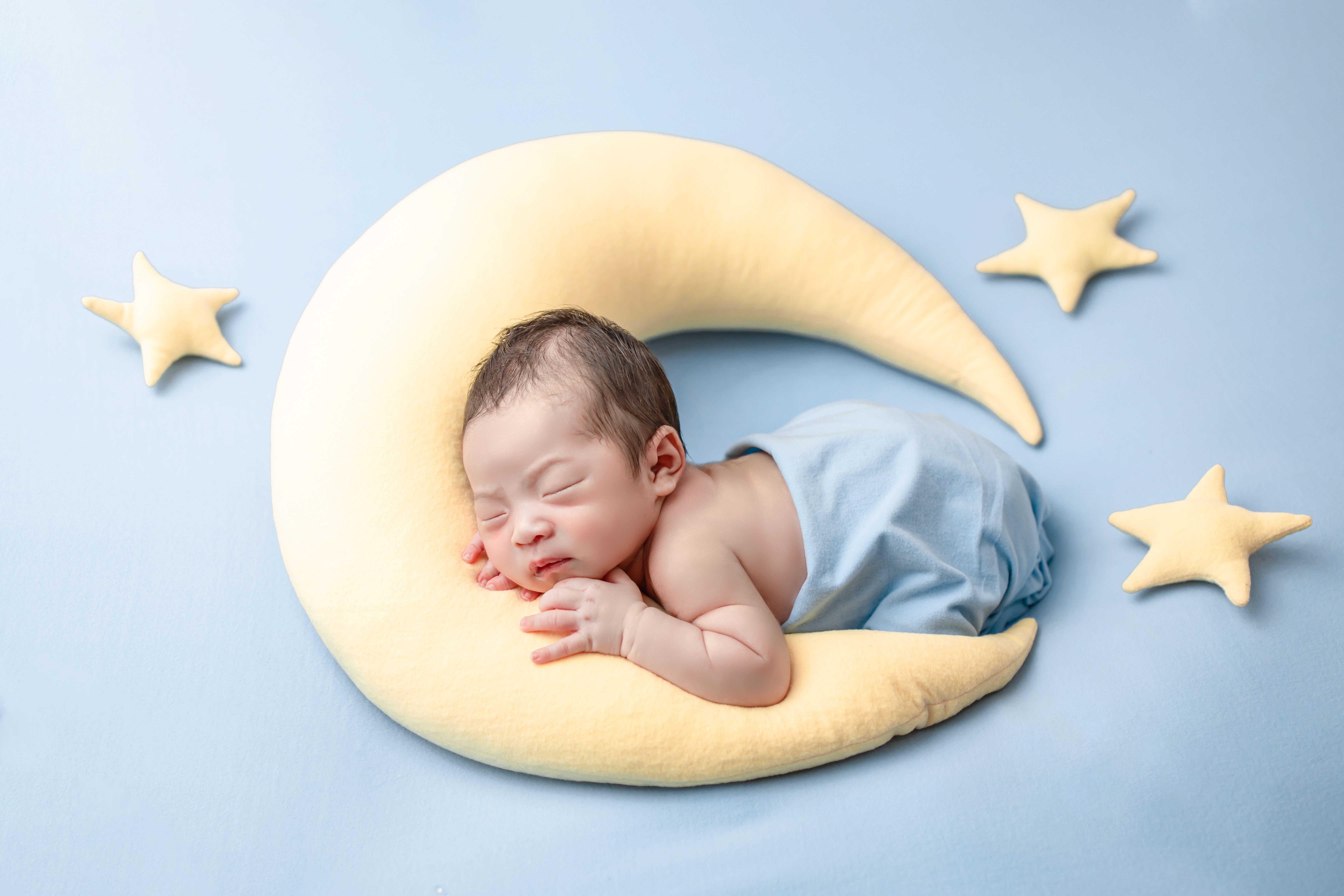 Overnight Newborn Carer Soothing A Baby During Nighttime Photos ...