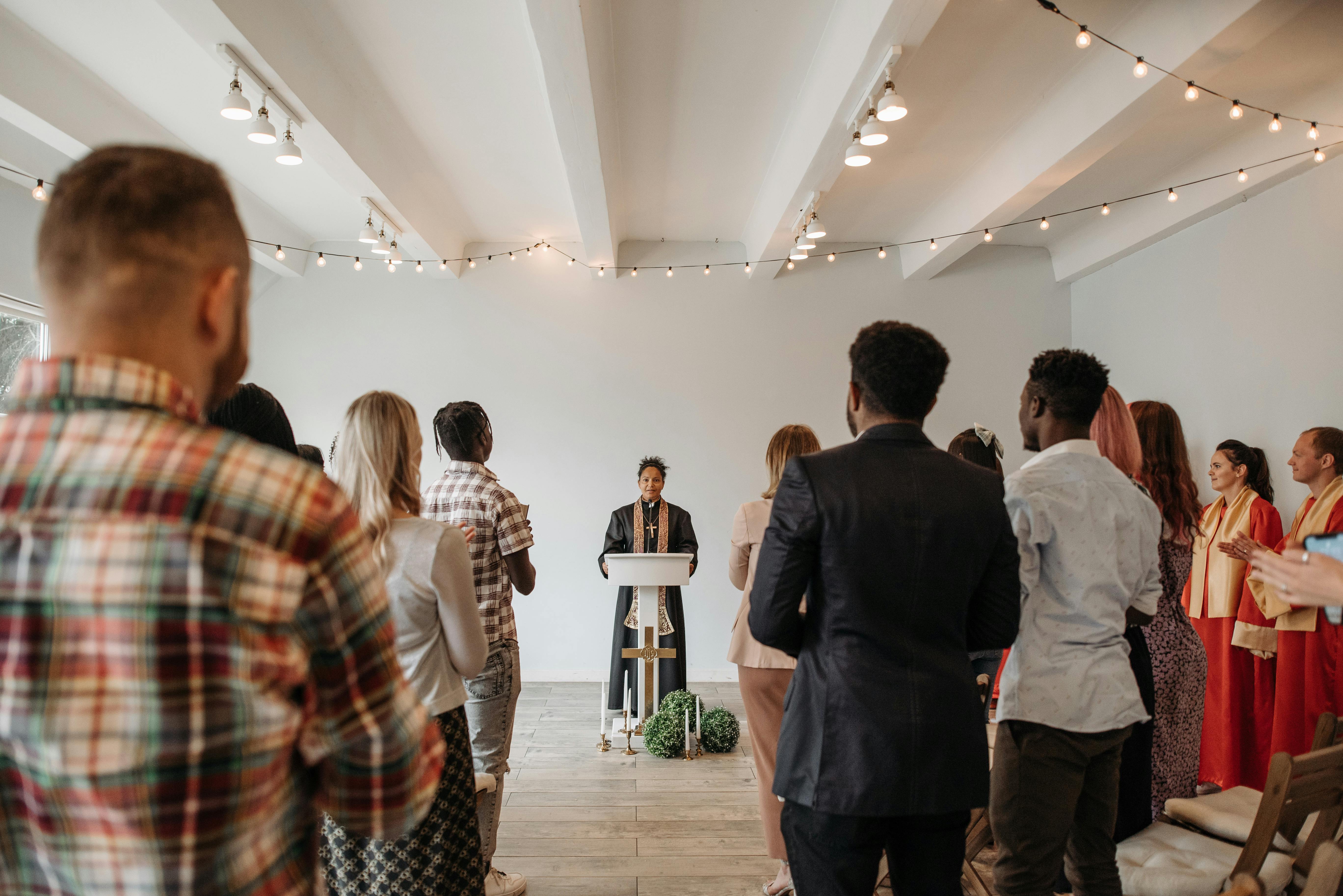 A People Praying in the Church Together · Free Stock Photo