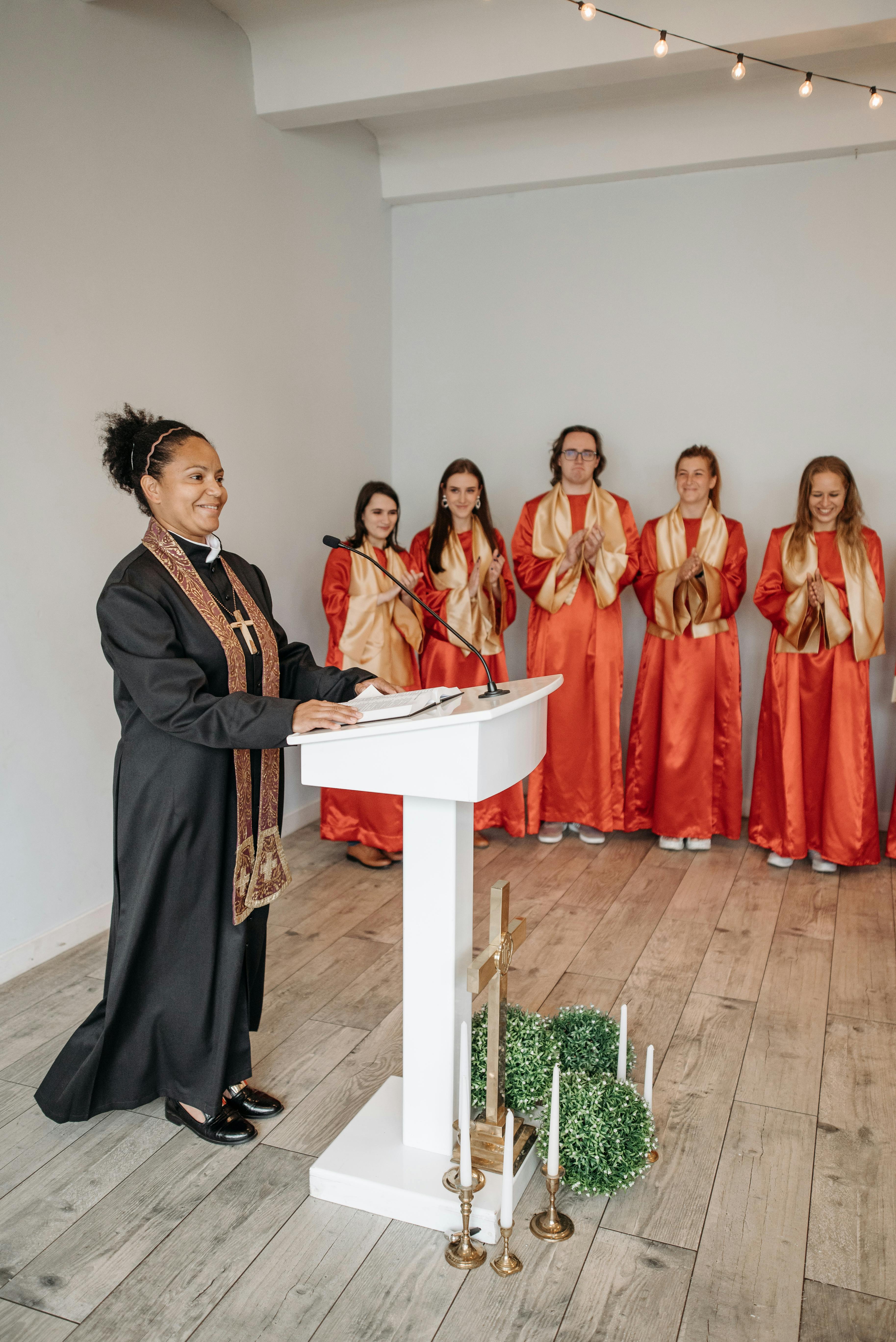 Congregation Standing And Clapping Photos, Download The BEST Free ...