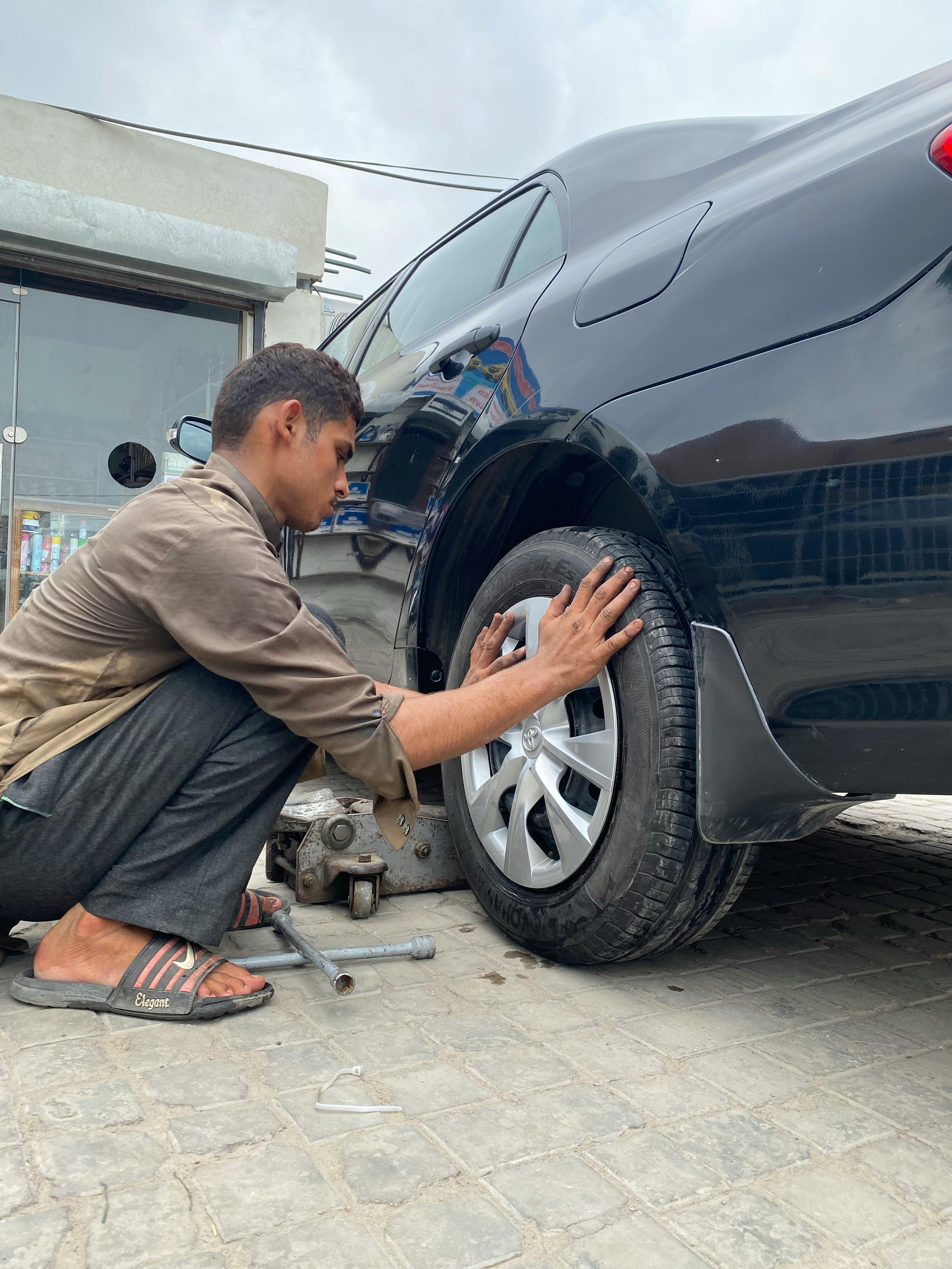 Mahindra Thar on the Road · Free Stock Photo