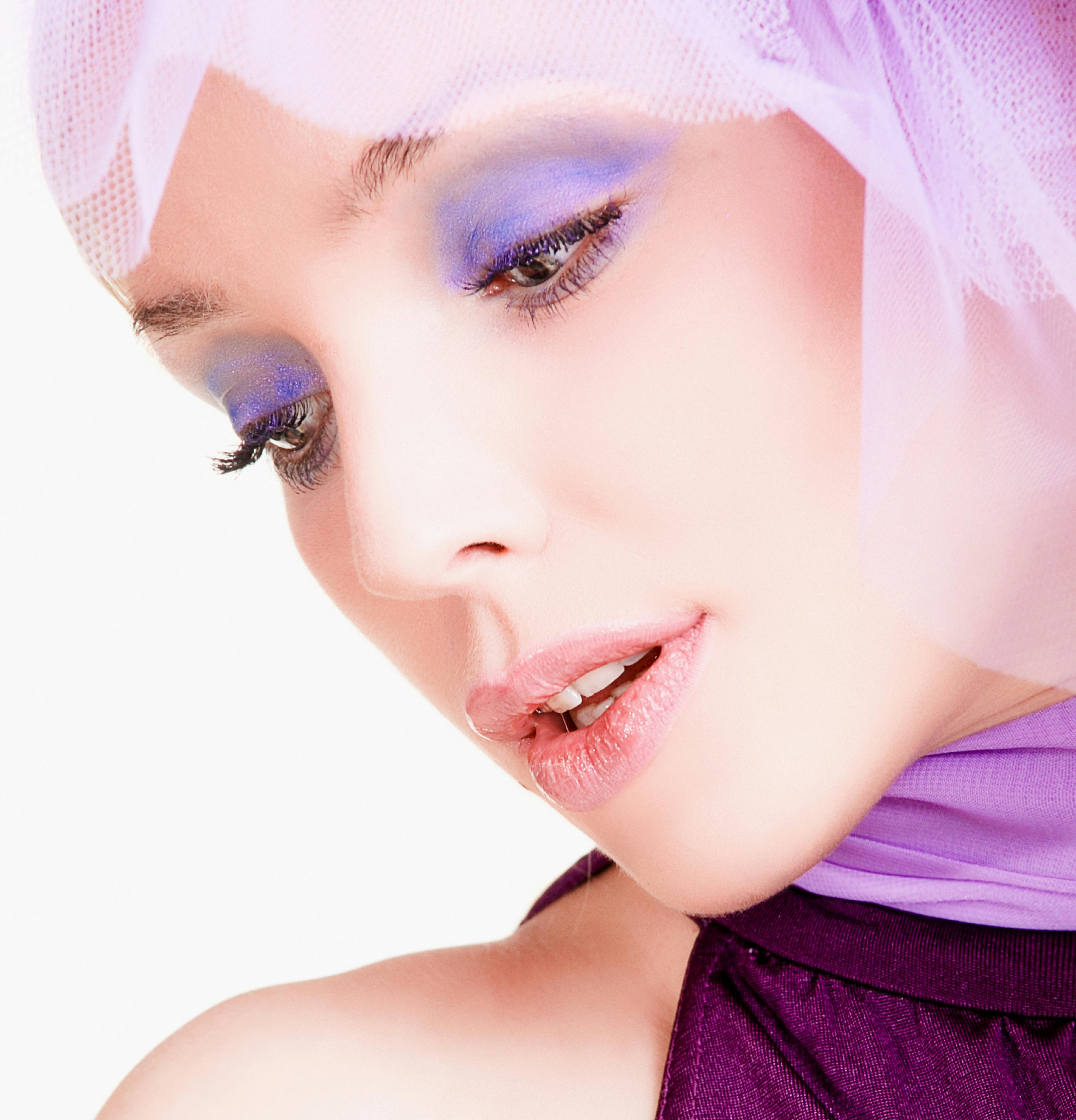 Close-Up Shot of a Pretty Woman · Free Stock Photo