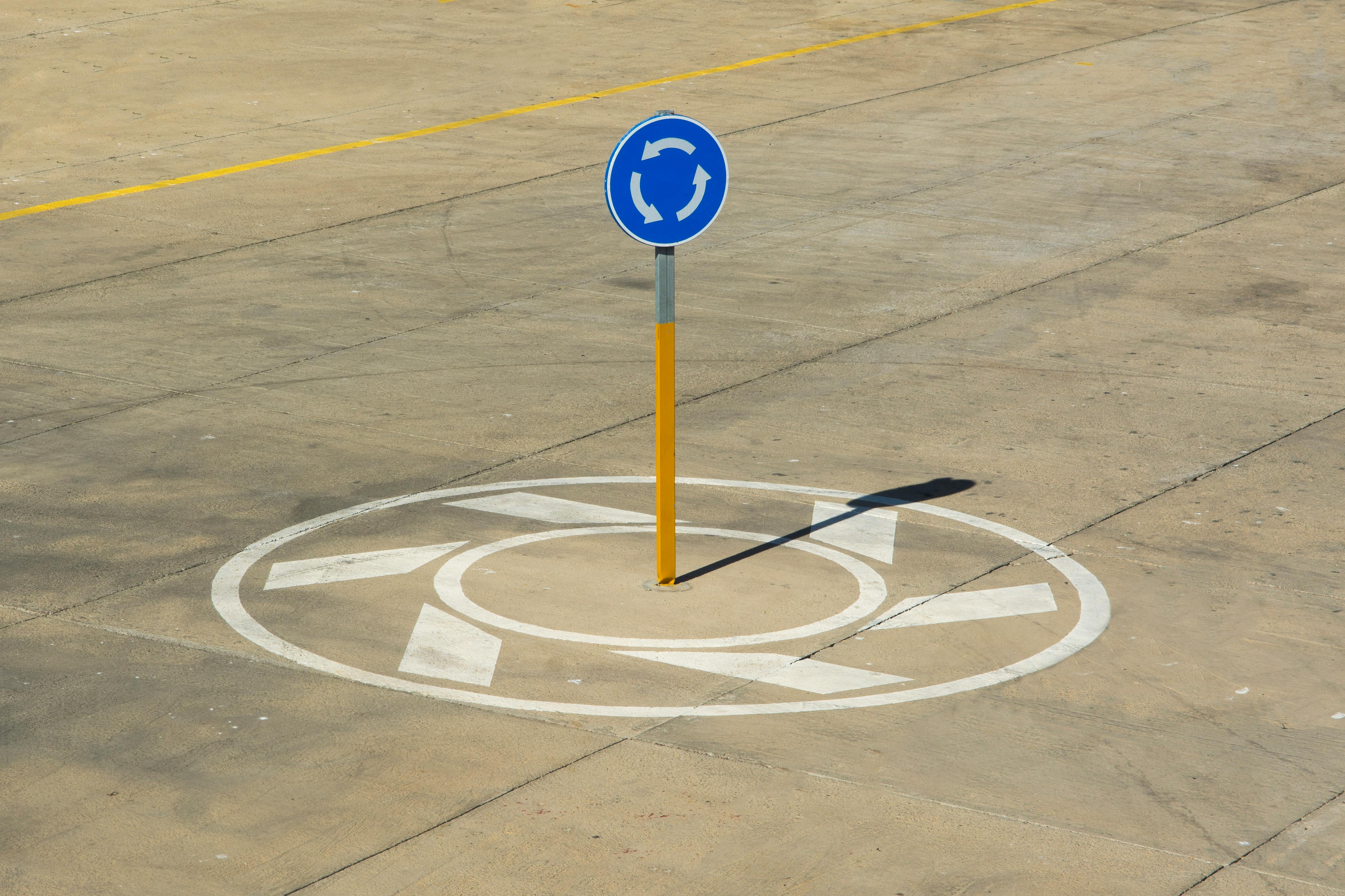 40+ Best Roundabout Photos · 100% Free Download · Pexels Stock Photos