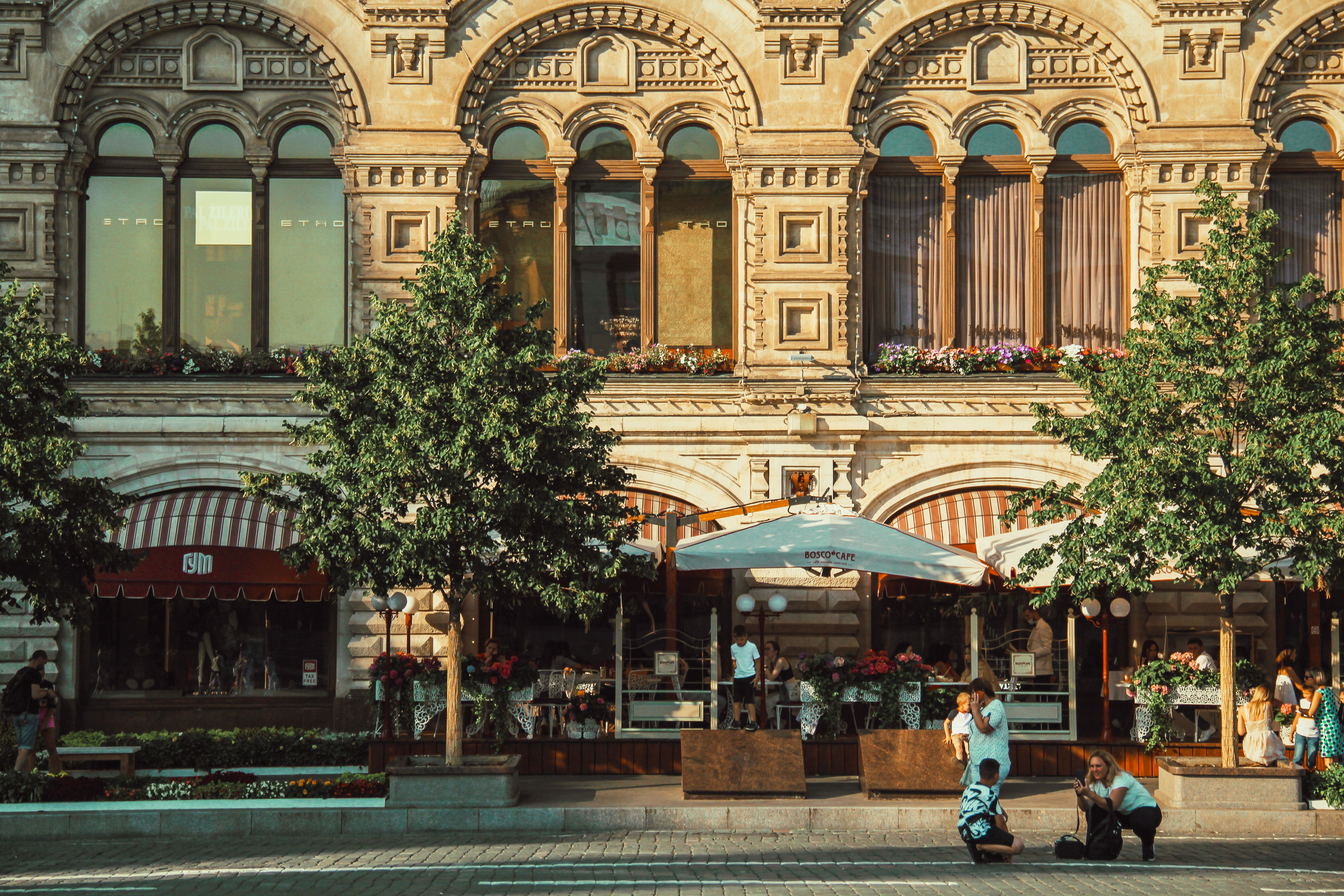 Cafe outside GUM Department Store in Moscow · Free Stock Photo