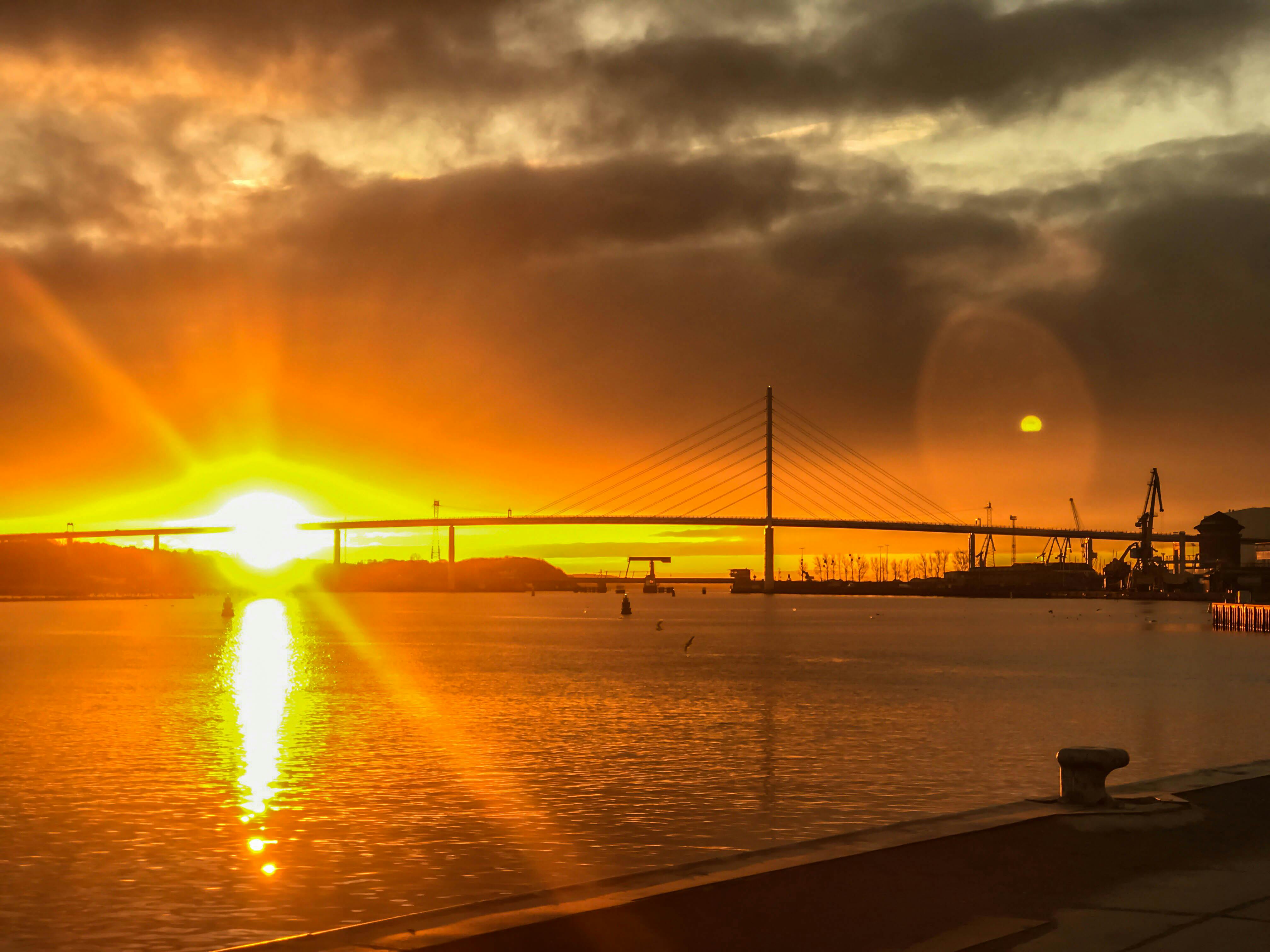 Kostenloses Foto zum Thema: brücke, sonnenaufgang, sonnenuntergang