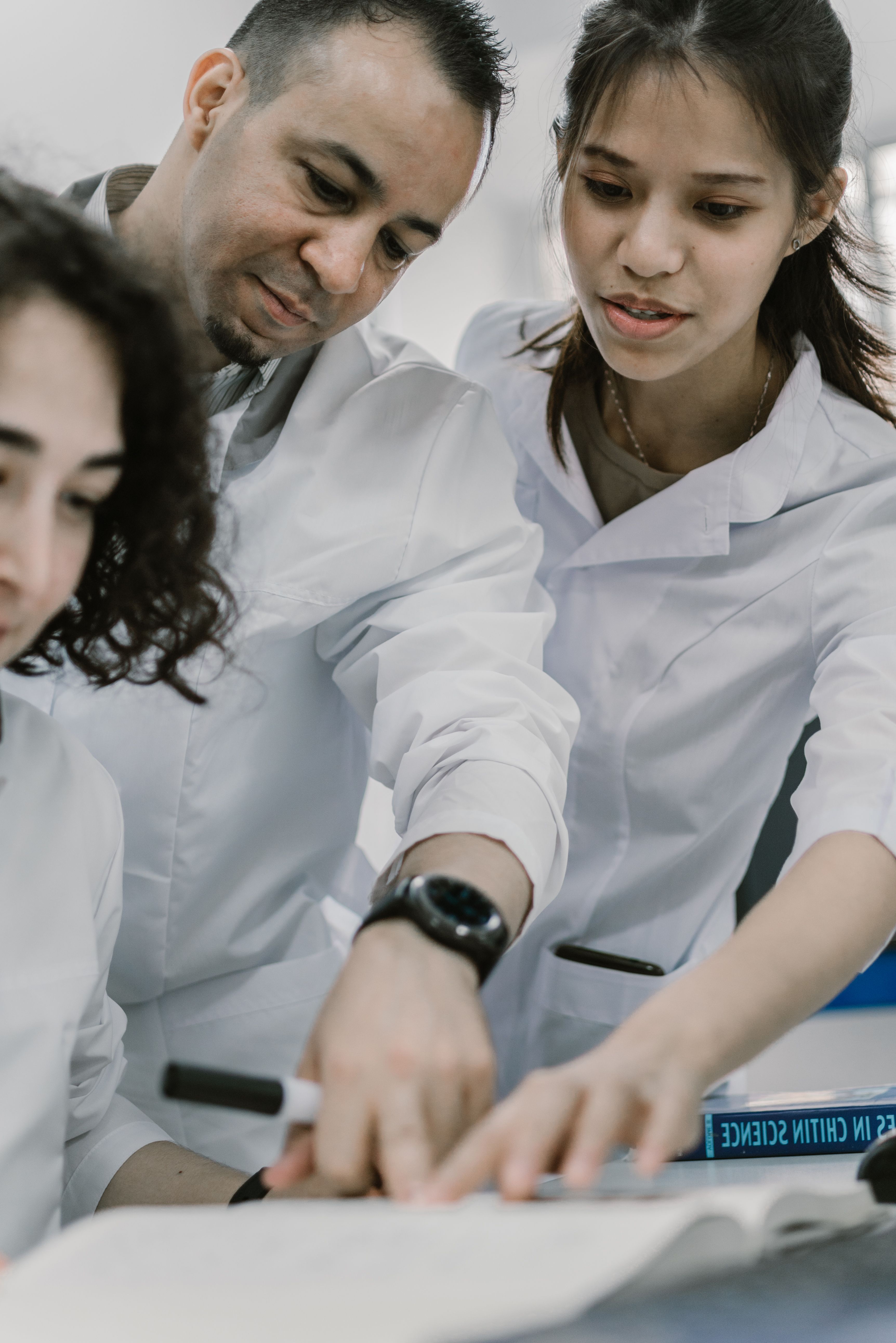 Students In Lab Photos, Download The BEST Free Students In Lab Stock ...