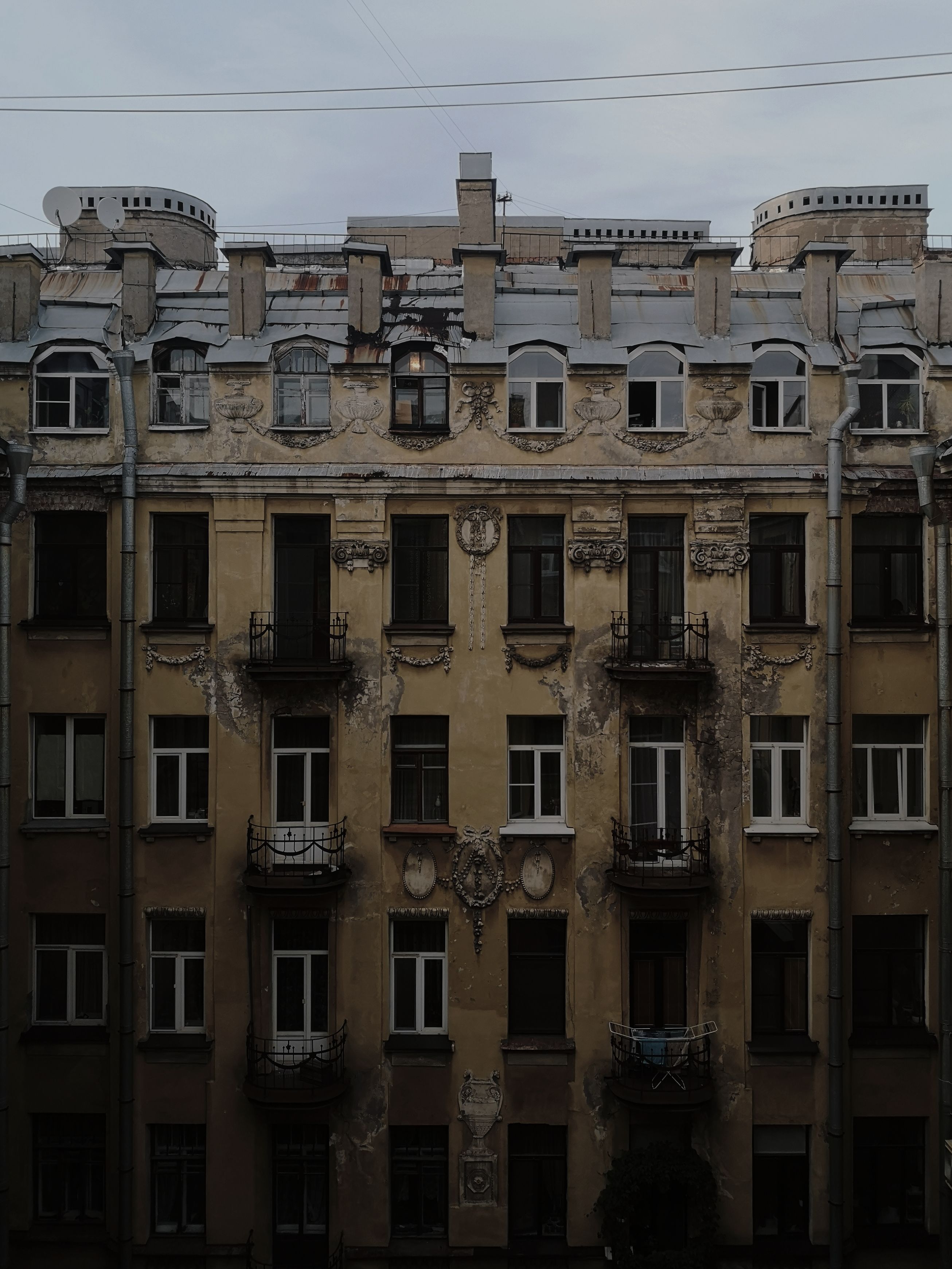 Exterior Design of an Old Building · Free Stock Photo