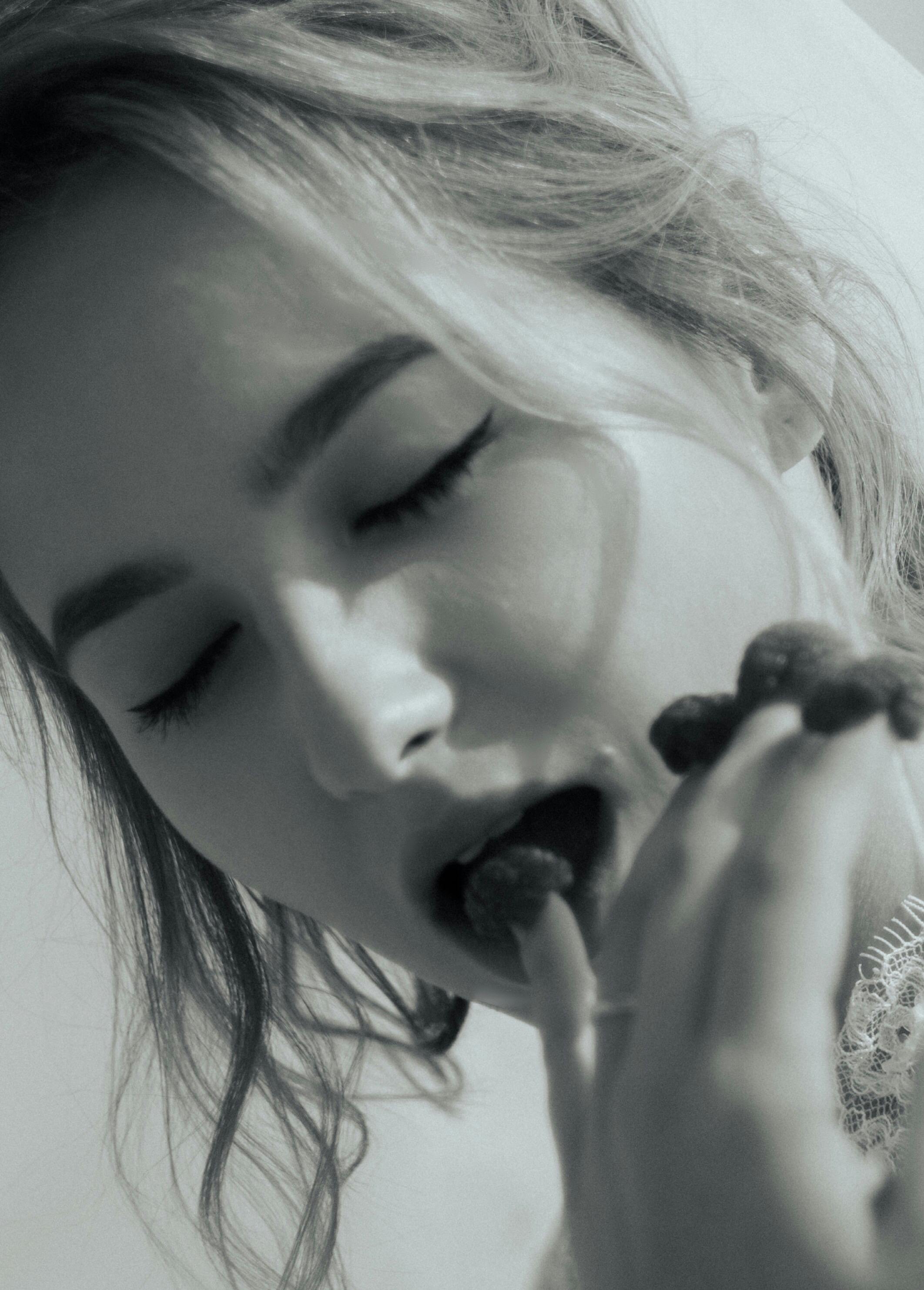 Woman Eating Raspberries Photos, Download The BEST Free Woman Eating ...