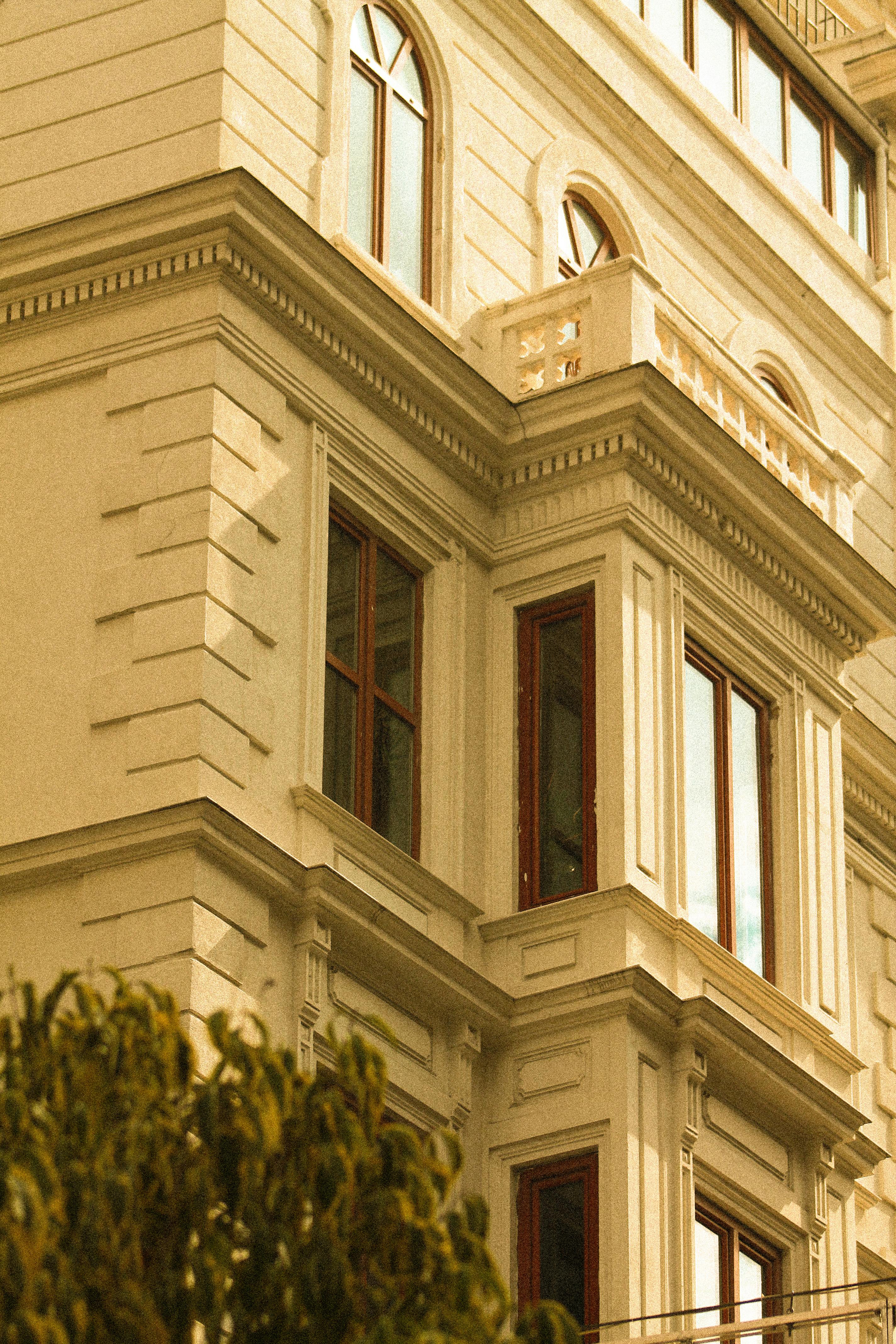 Brown Concrete Building · Free Stock Photo