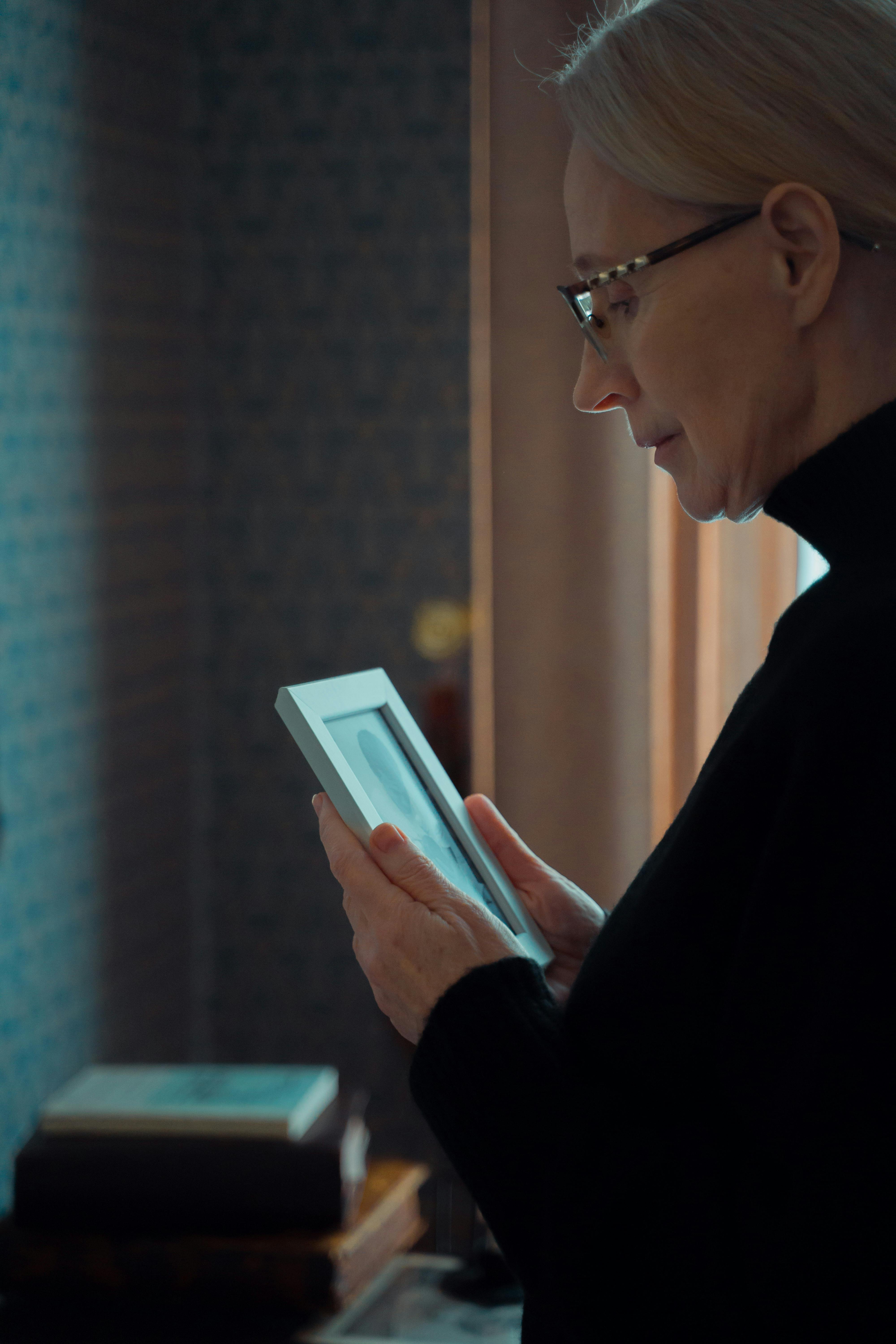 Remembering Photos, Download The BEST Free Remembering Stock Photos ...