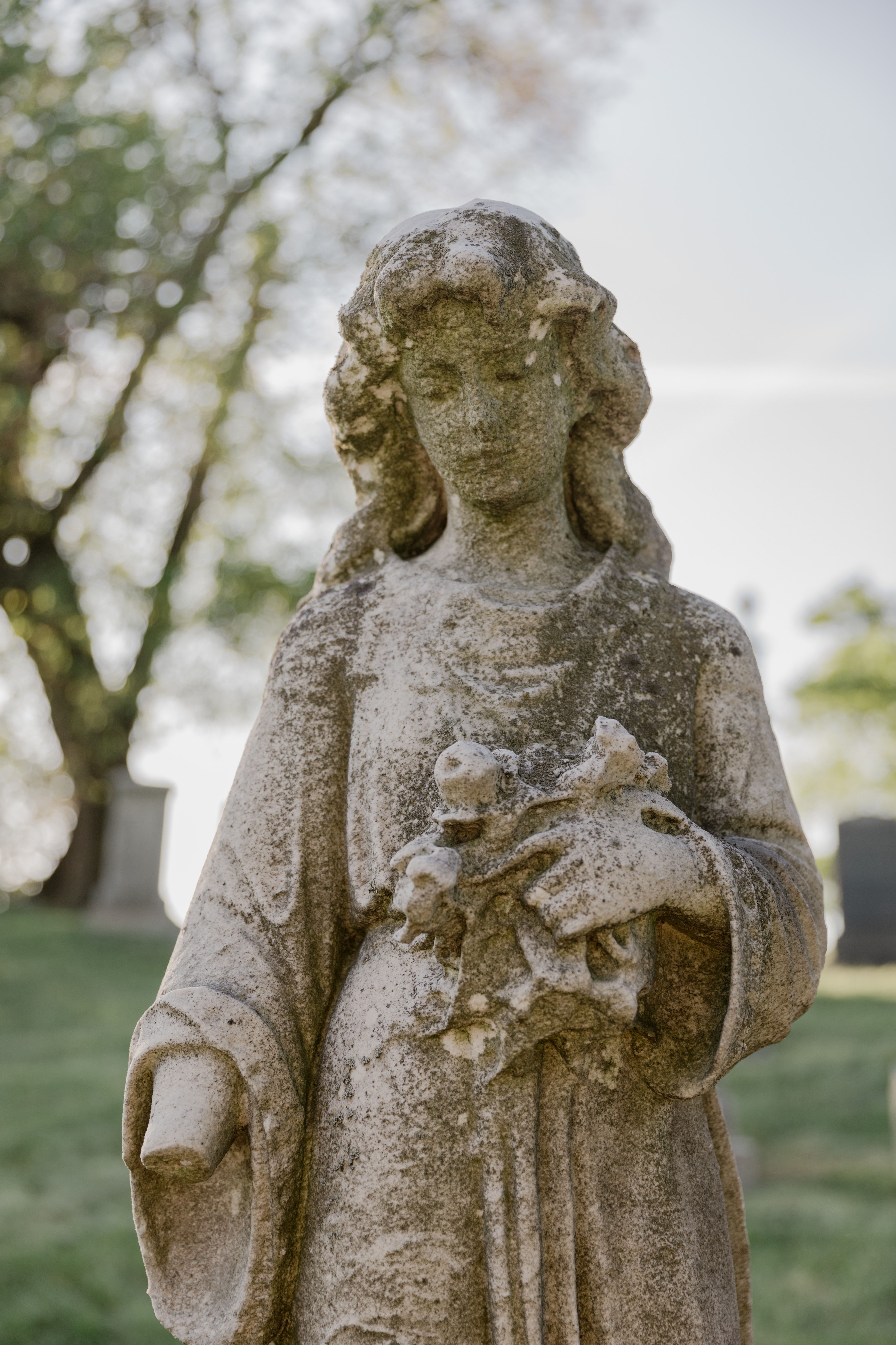 Broken Female Statue · Free Stock Photo