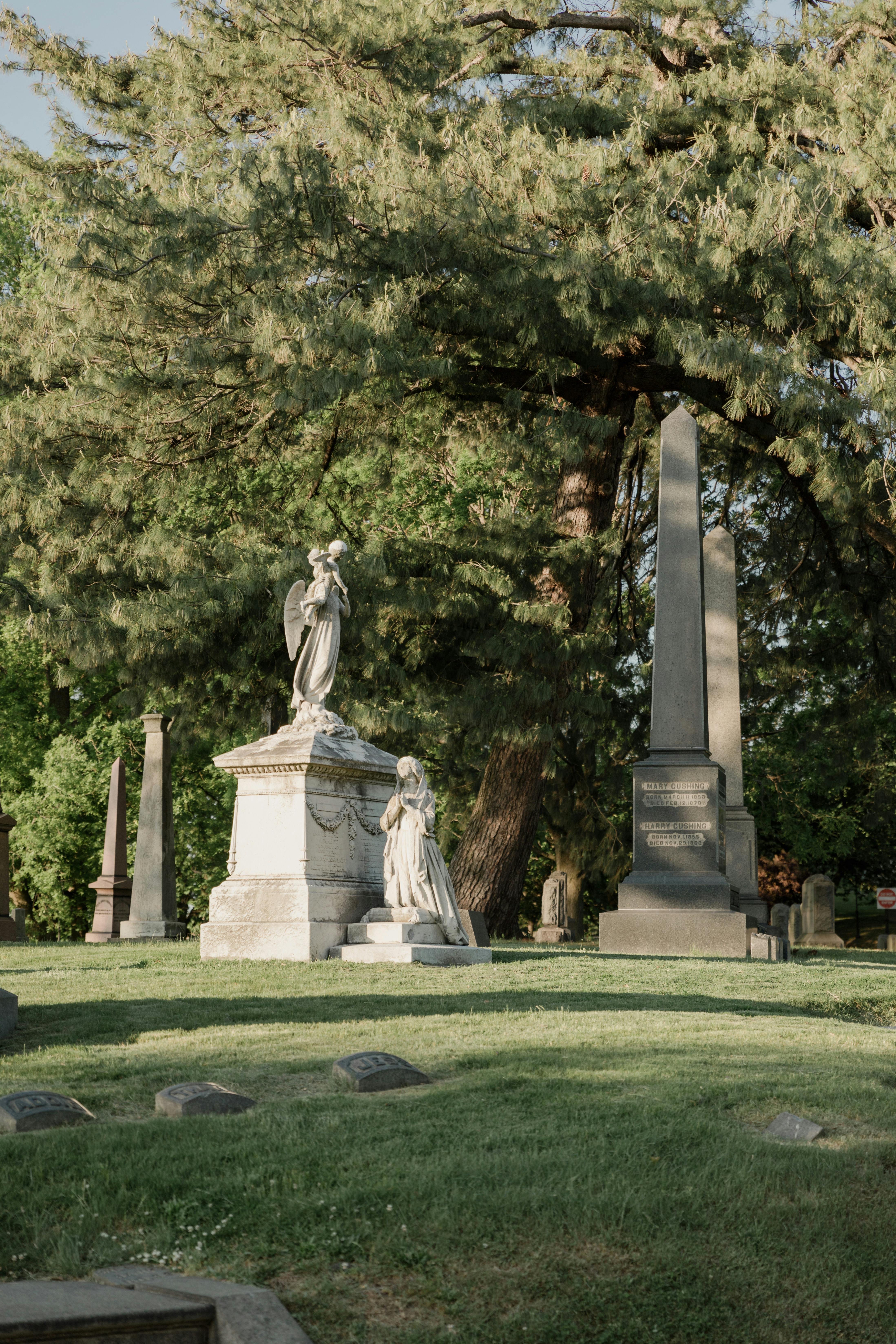 Photo of Statues at the Cemetery · Free Stock Photo