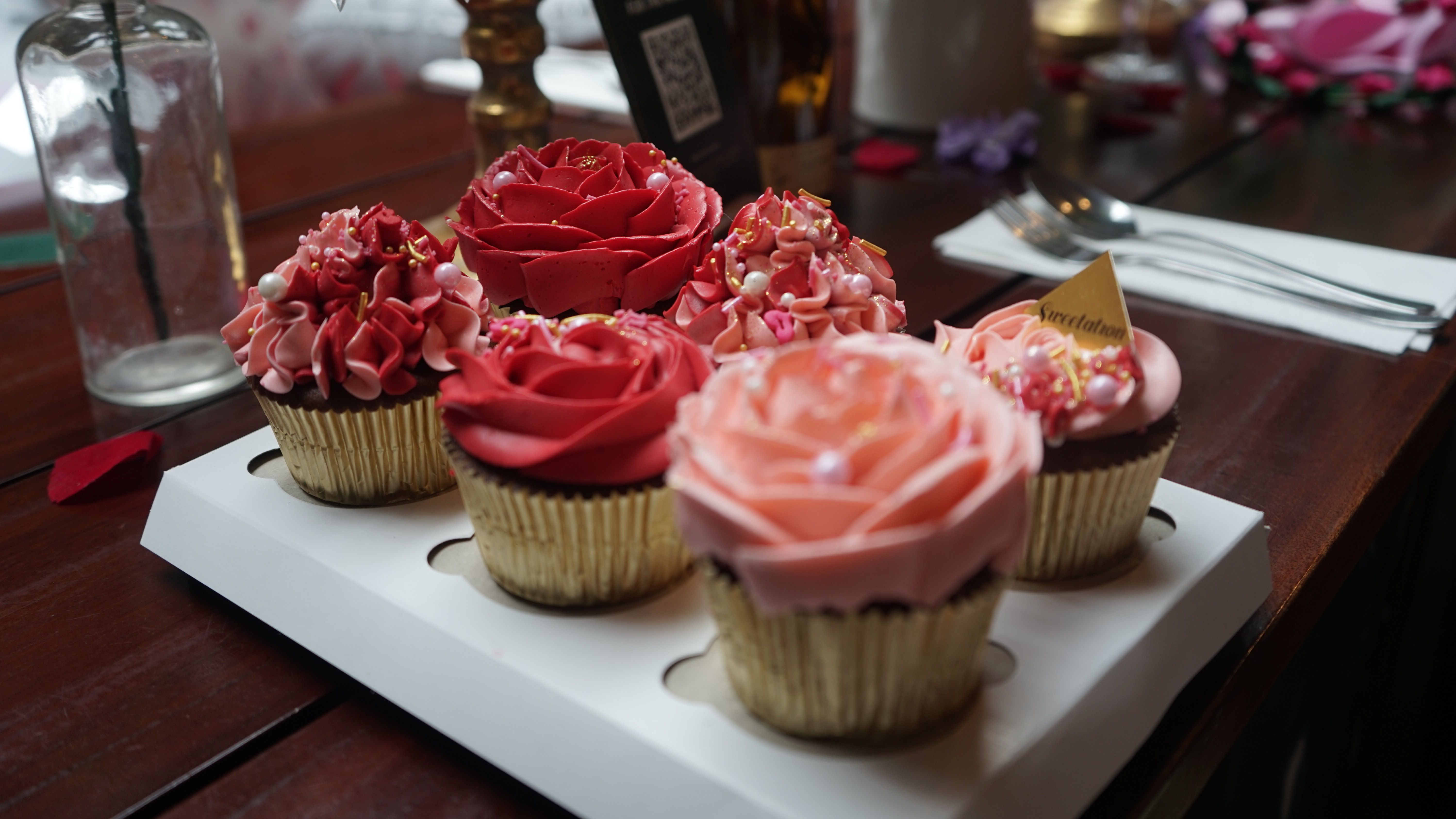 Cupcakes on a Table · Free Stock Photo