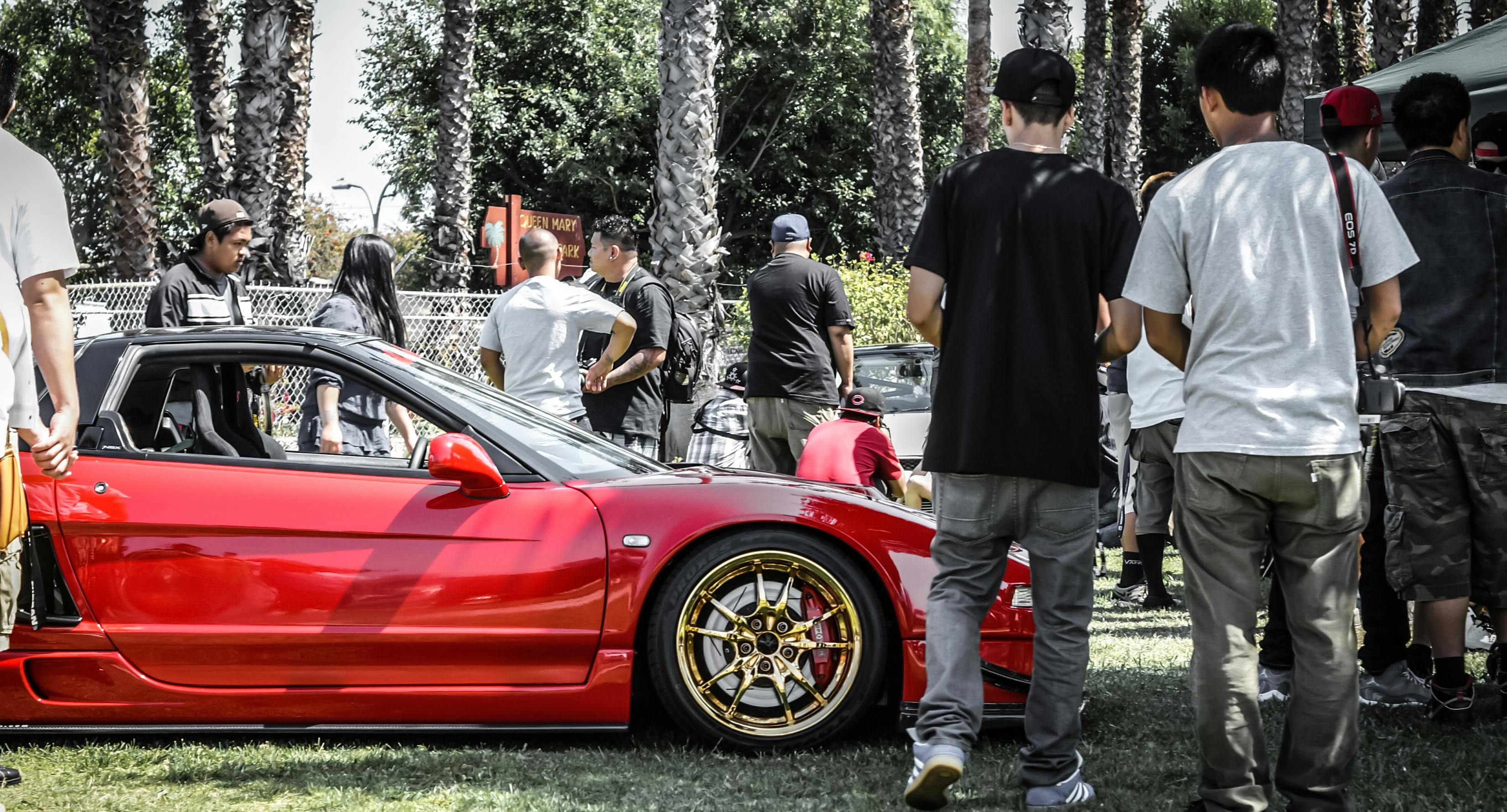 People at an Outdoor Car Show · Free Stock Photo